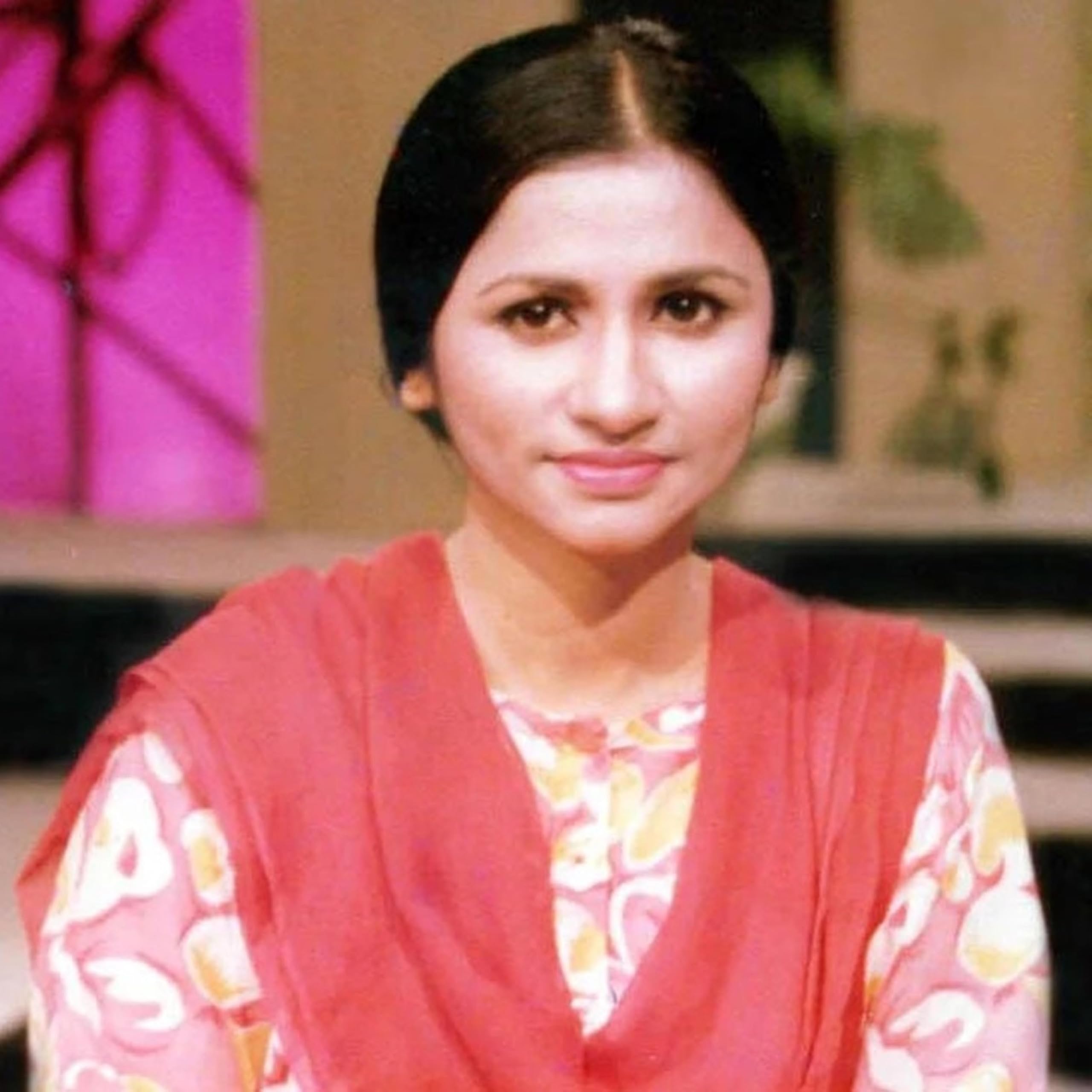 Un Ka Andaz-E-Karam (Complete Original Version) song by Nusrat Fateh ...
