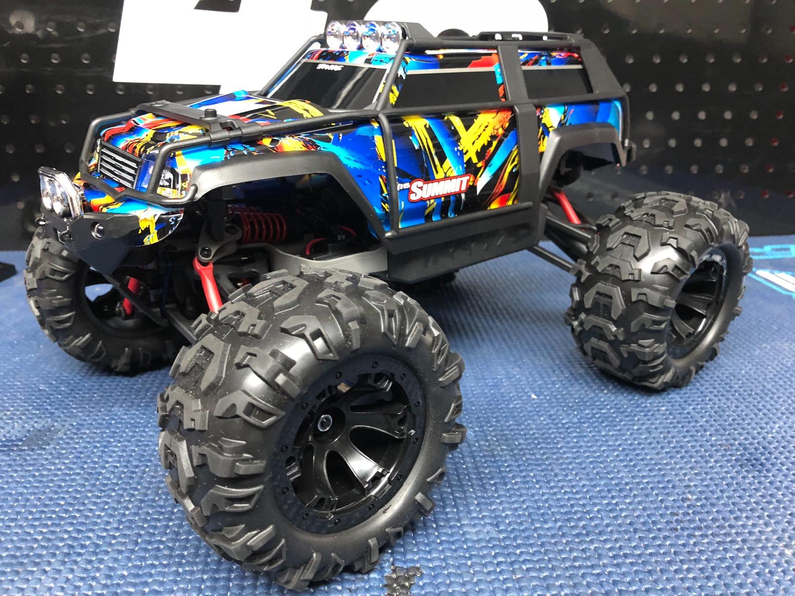 Amazon.com: Traxxas 72054-5 1/16 Summit: 4WD Extreme Terrain Monster ...