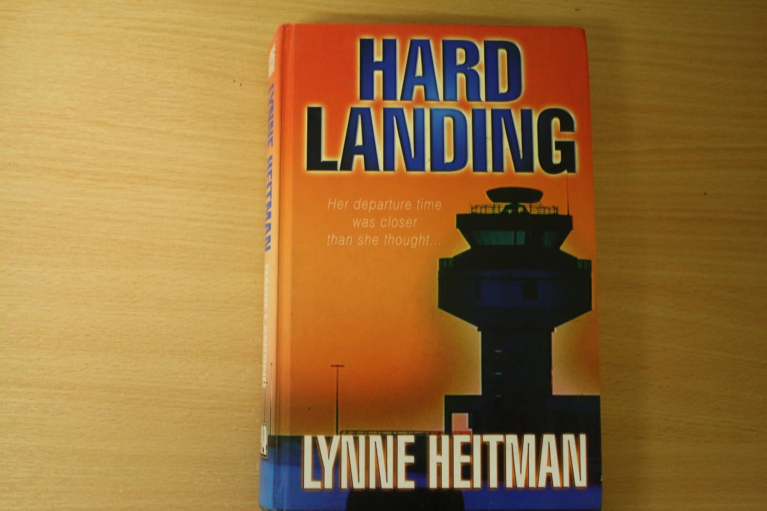 Hard Landing: Lynne Heitman: 9780750517782: Amazon.com: Books