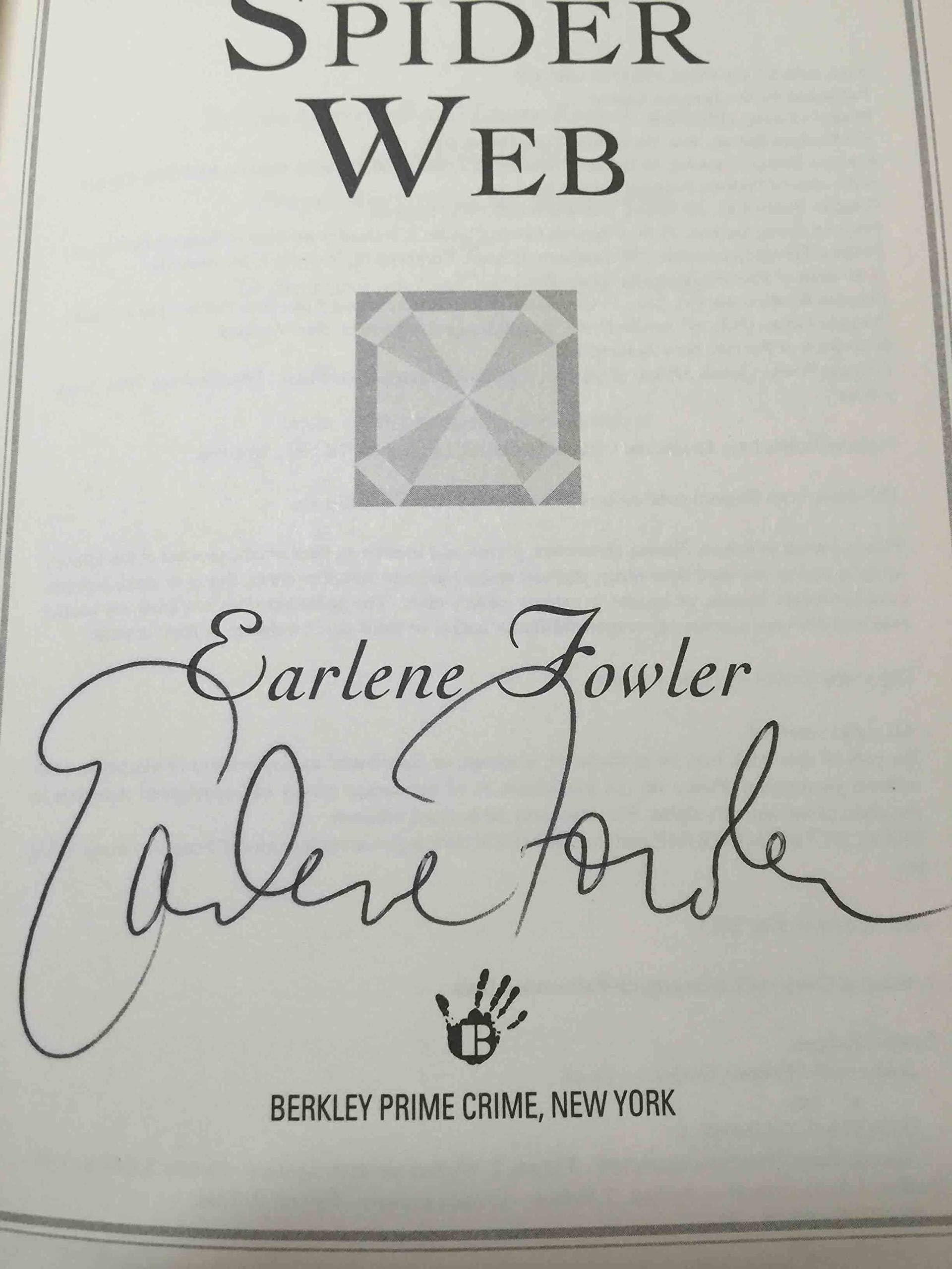 Amazon.com: Spider Web (Benni Harper Mystery): 9780425240984: Fowler ...