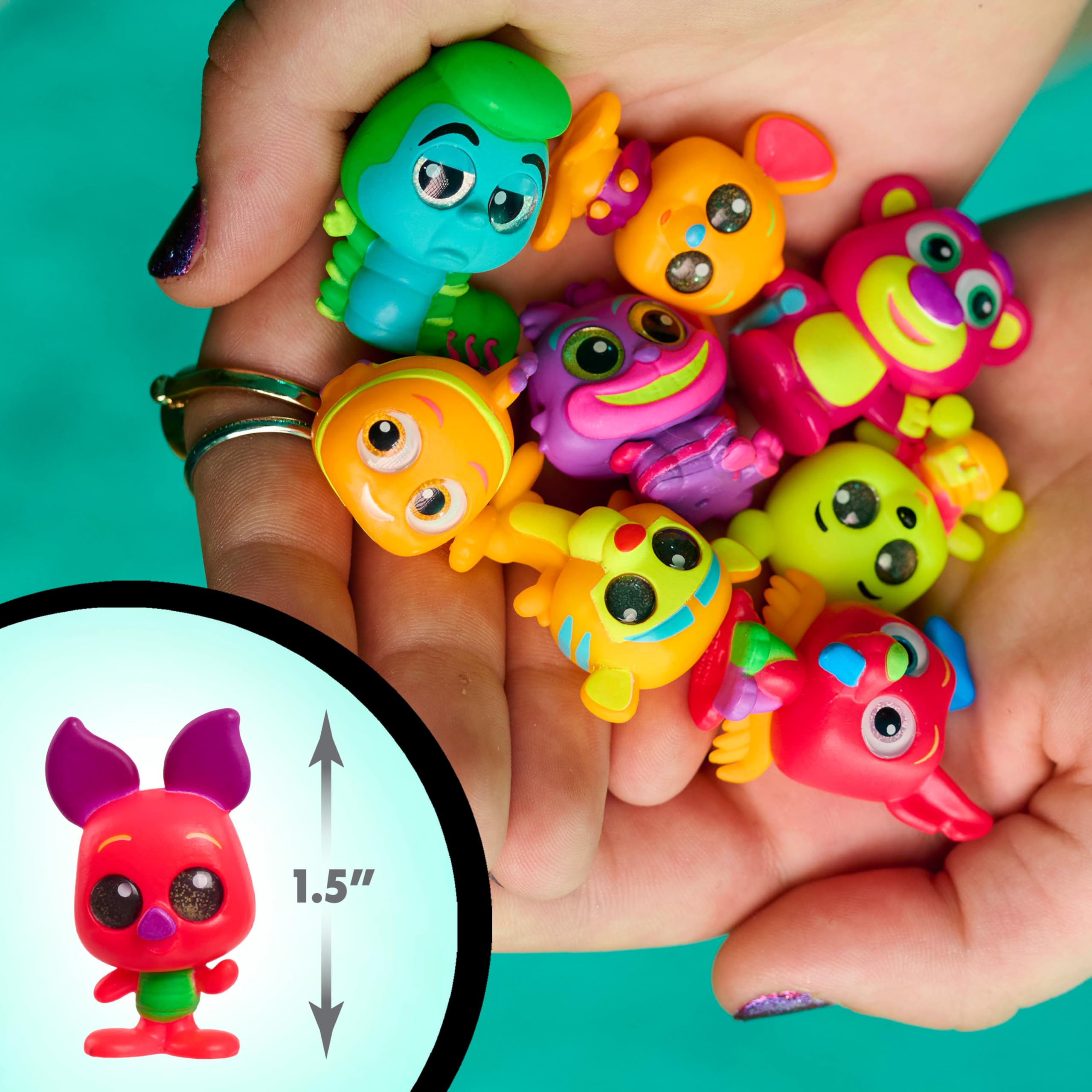 Snapklik.com : Just Play Disney Doorables Neon Glow Peek Figures