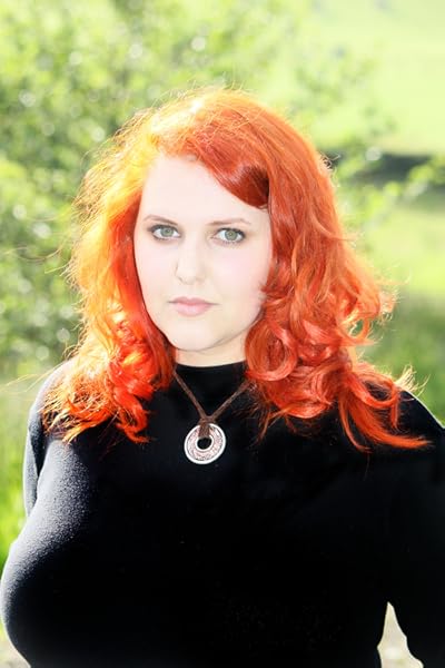 Amazon.com: Teeth in the Mist: 9780316478472: Kurtagich, Dawn: Books