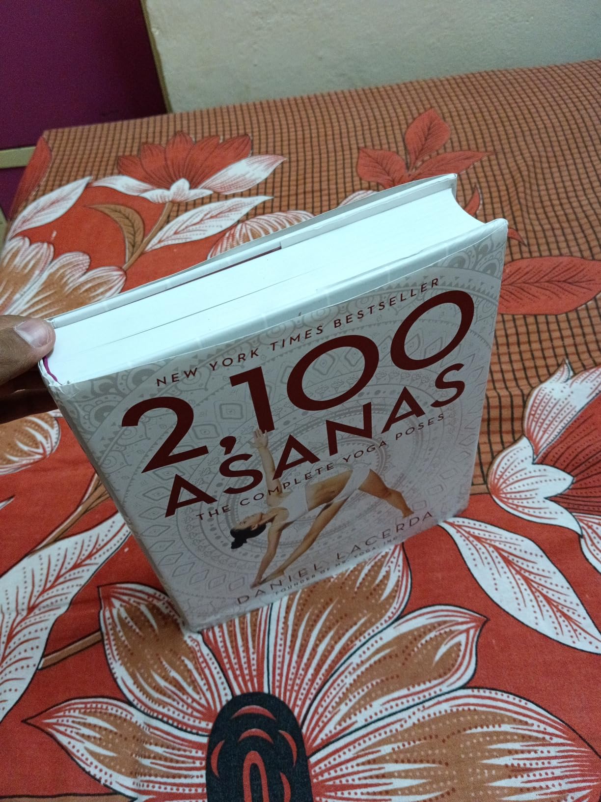 2,100 ASANAS: THE COMPLETE YOGA POSES : Lacerda, Daniel: Amazon.in: Books