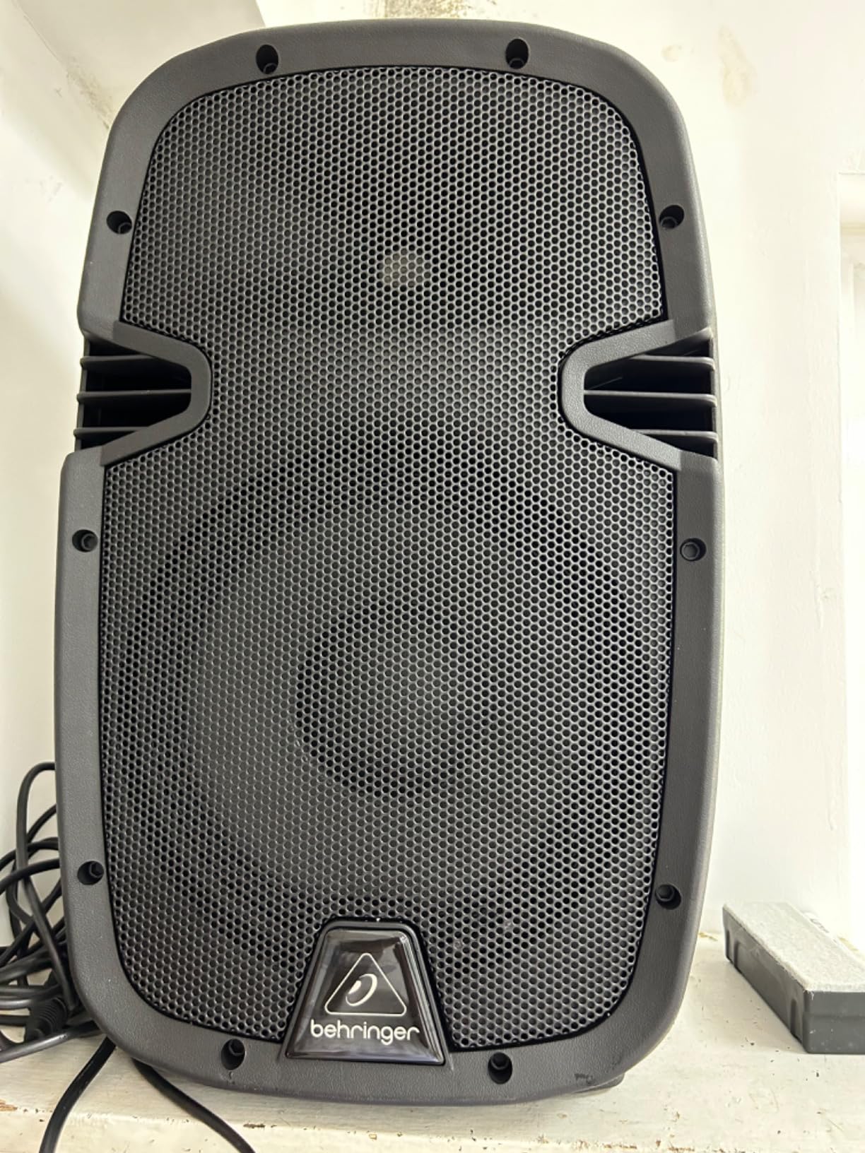 Behringer PK110A Active 350-Watt 10" PA Speaker System with Built-in ...