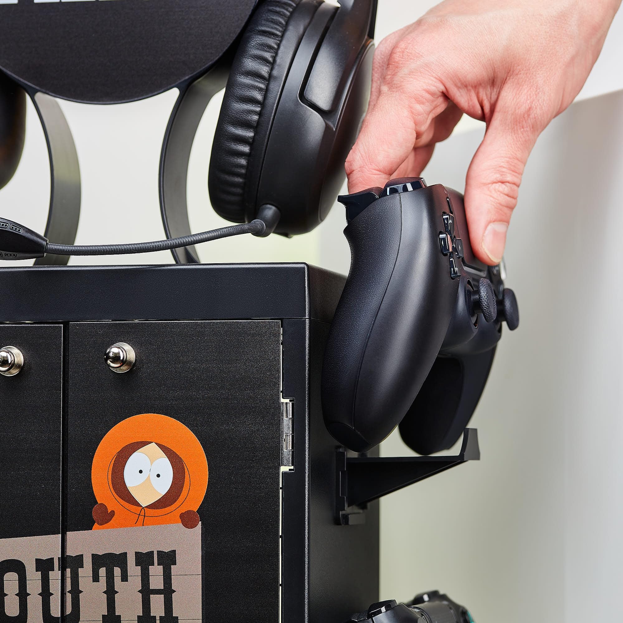 Snapklik.com : Numskull Official South Park Gaming Locker Controller ...