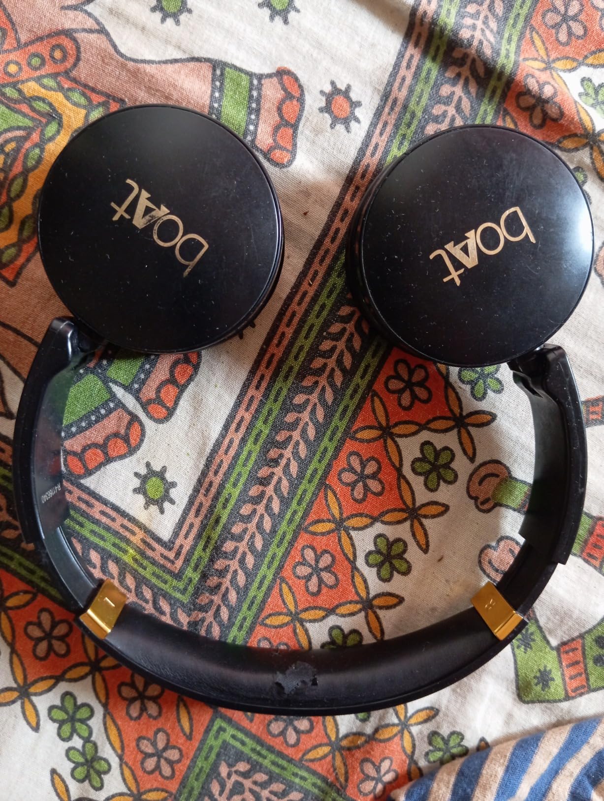 boAt Rockerz 370 On Ear Bluetooth Headphones with Upto 12 Hours ...