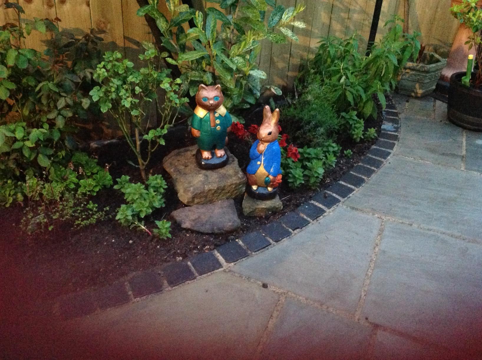 Peter rabbit stone garden ornament : Amazon.co.uk: Garden