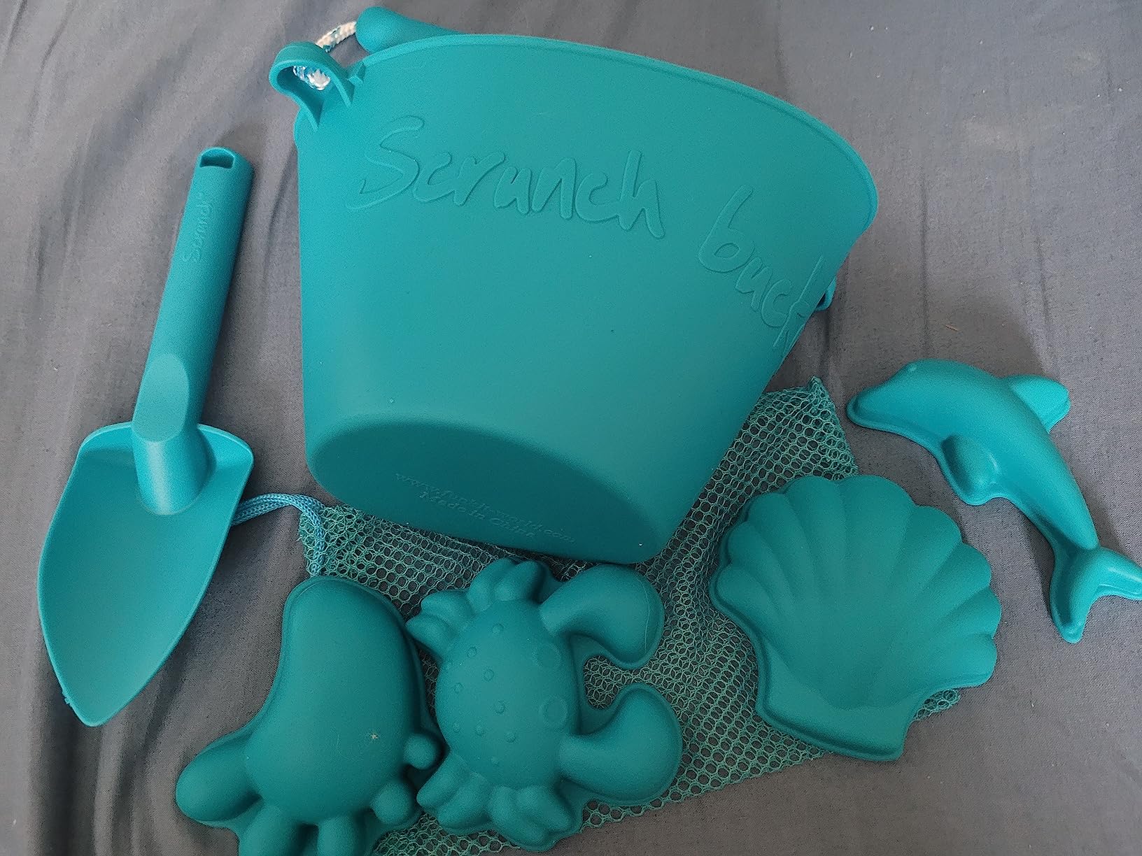 Scrunch Collapsible Bucket, Spade and Moulds - Silicone Beach Toys ...