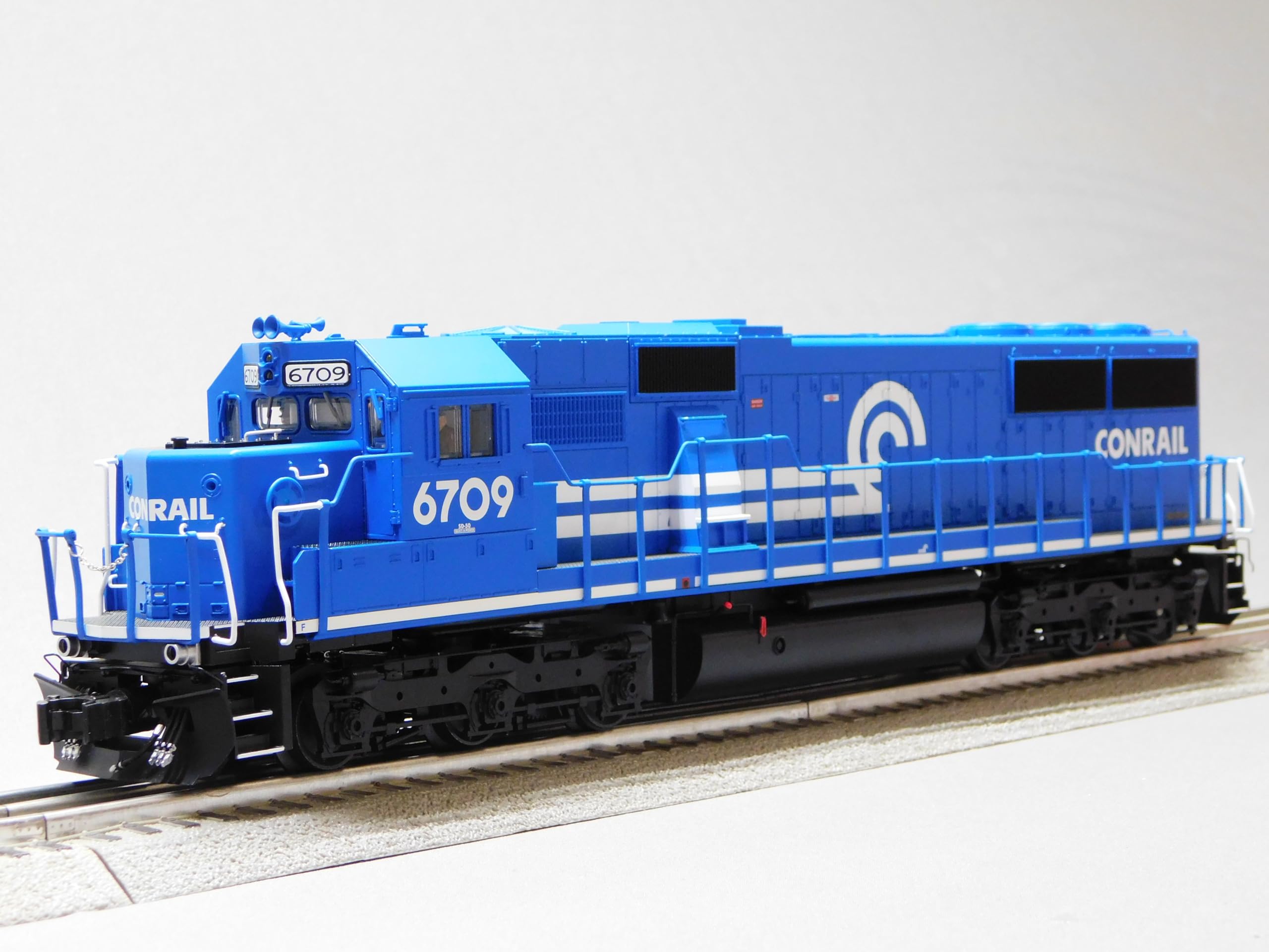 Amazon.com: Lionel CONRAIL LEGACY SD50 DIESEL LOCOMOTIVE ENGINE #6709 O GAUGE 2433241 : Arts ...
