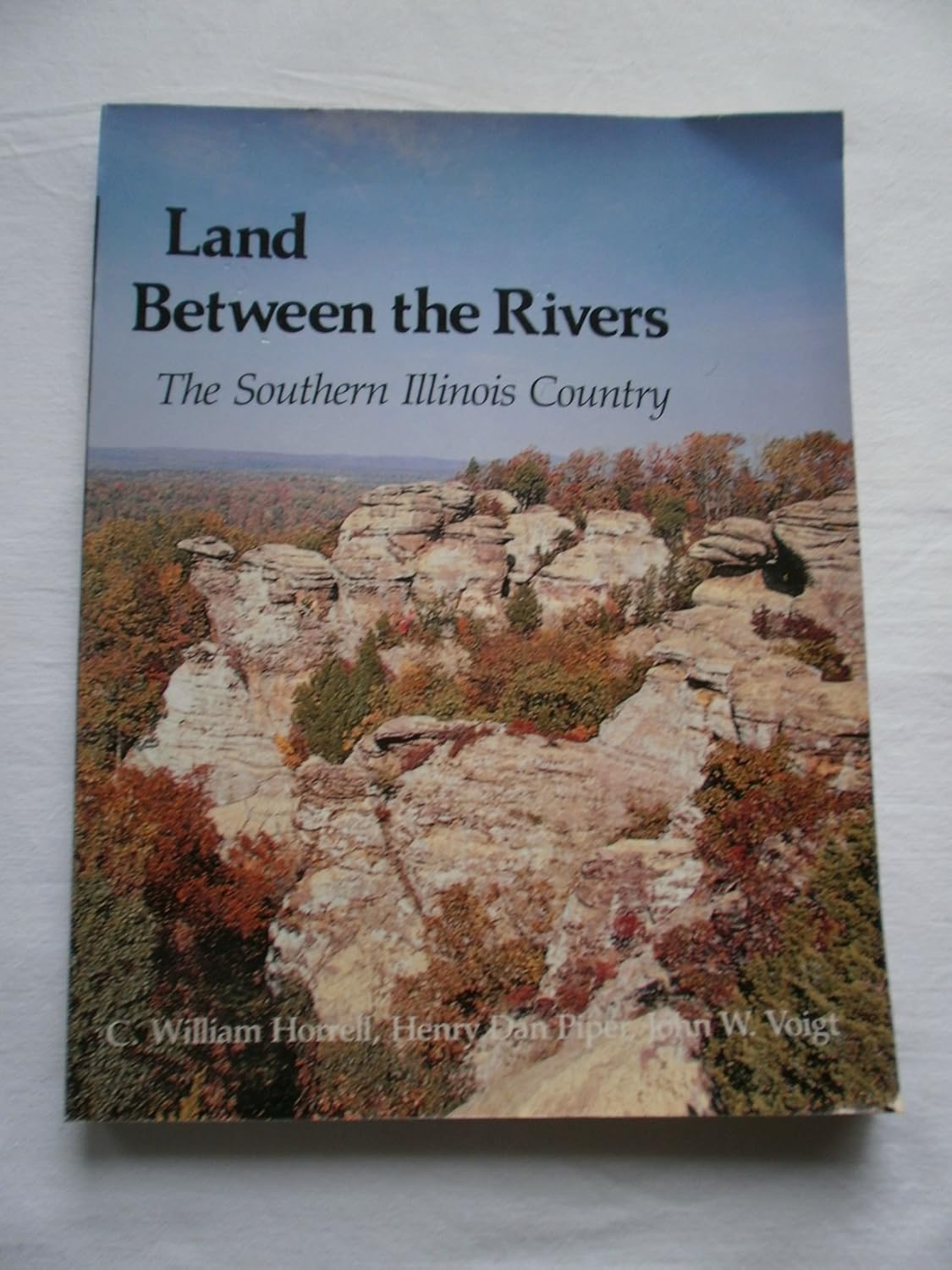Land Between the Rivers: The Southern Illinois Country: Horrell, C ...