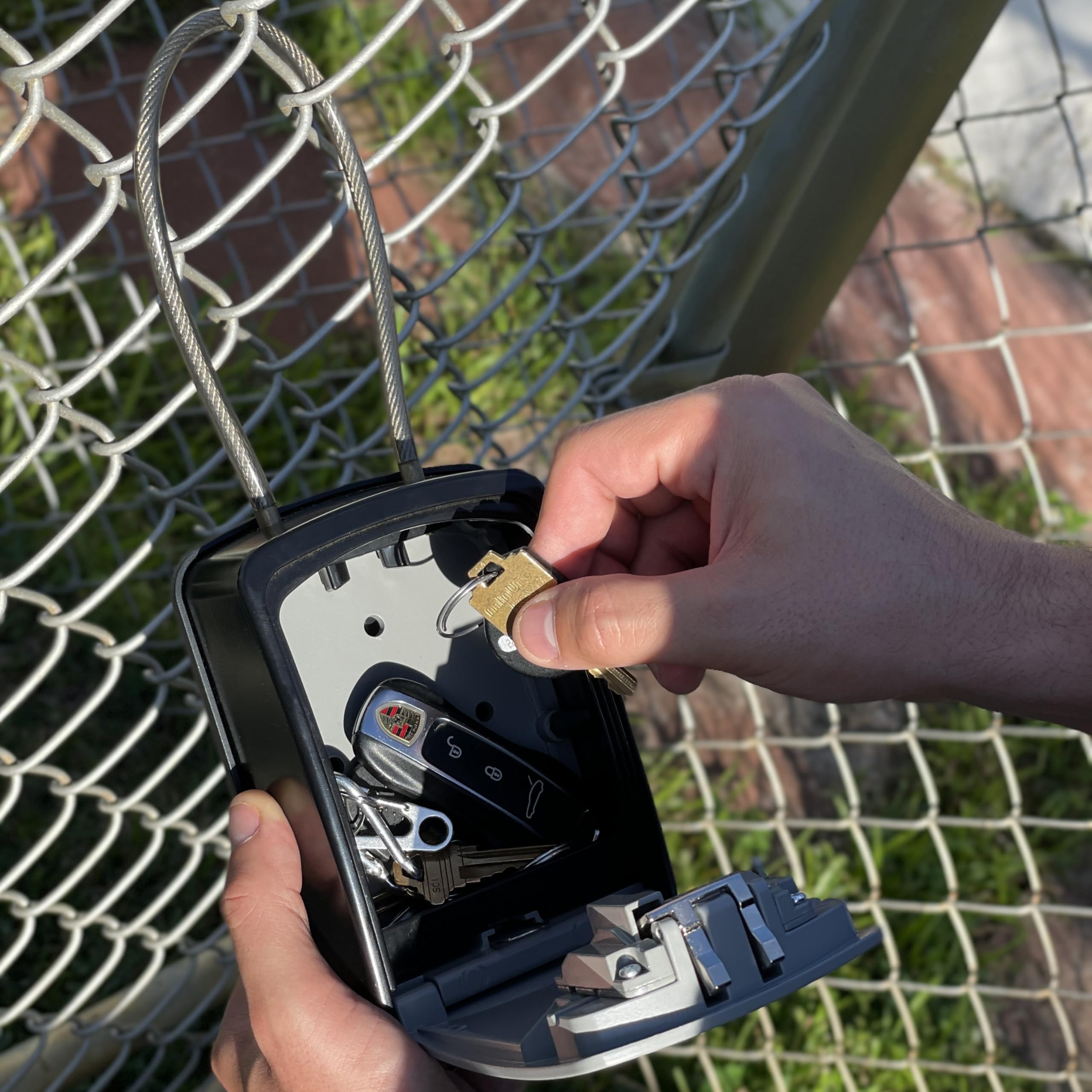 Snapklik.com : Iron Lock Key Lock Box Portable