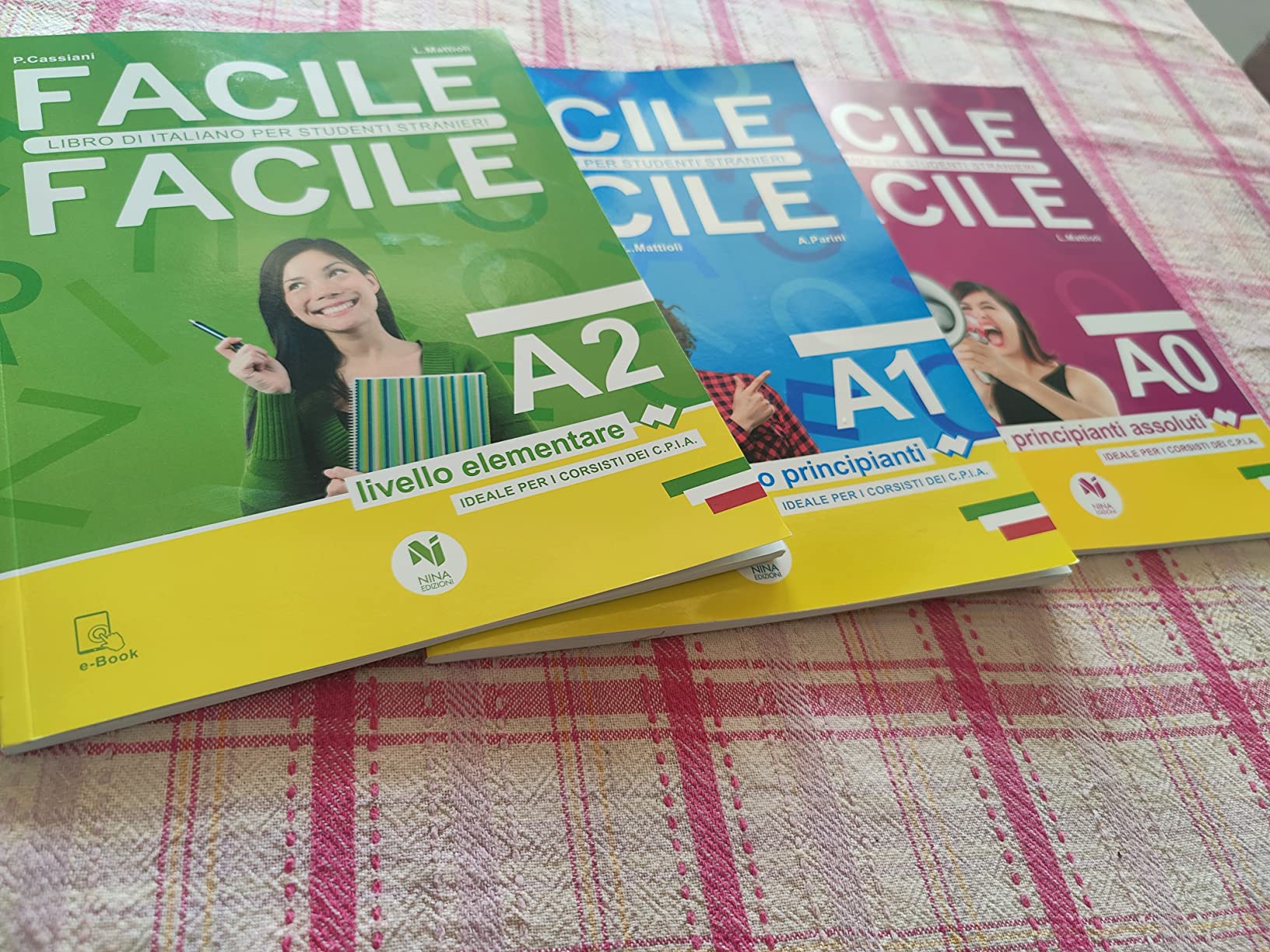 Facile facile. Libro di italiano per studenti stranieri. A1 livello ...