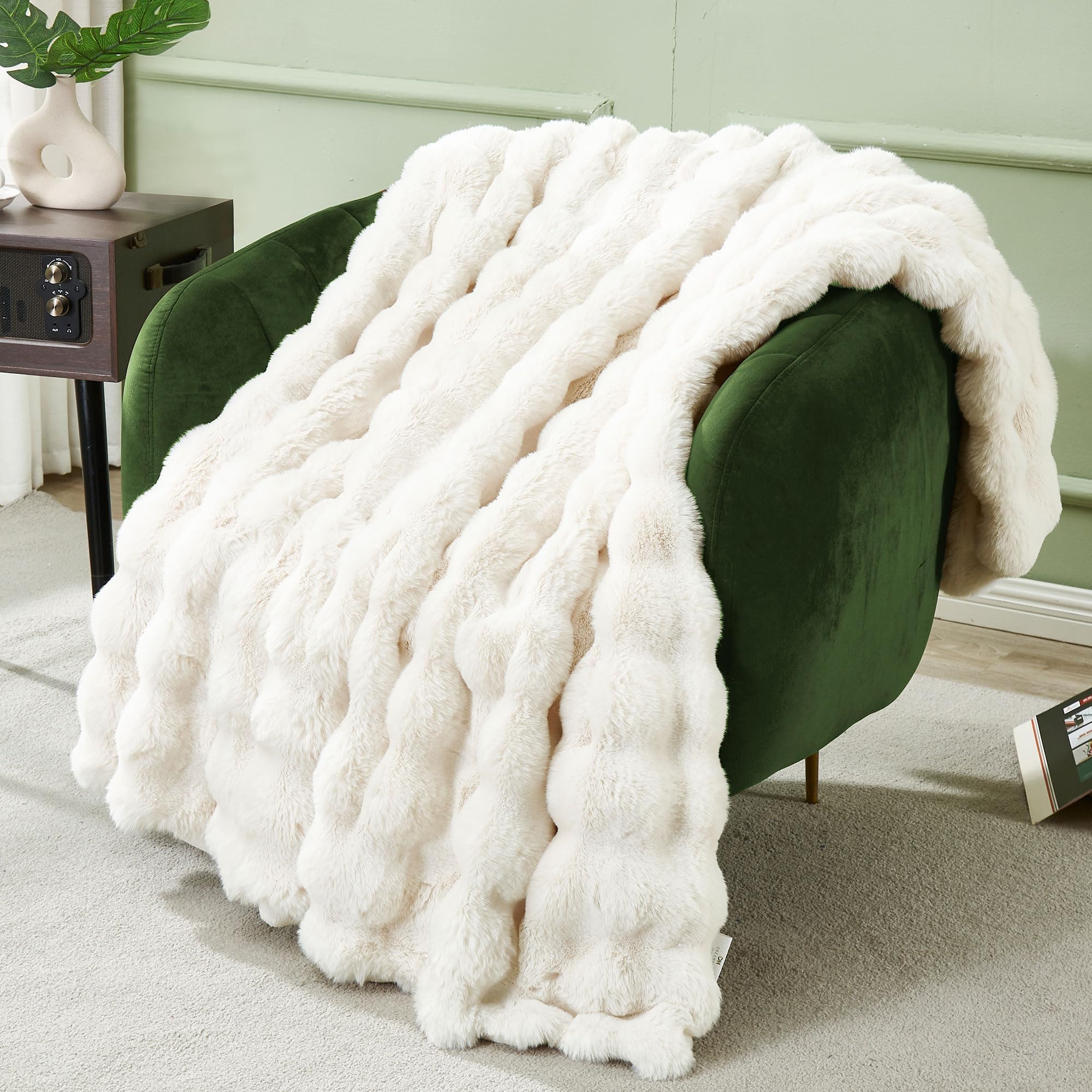 Amazon.com: Mon Chateau Premium Reversible Queen Size Luxury Faux Fur ...