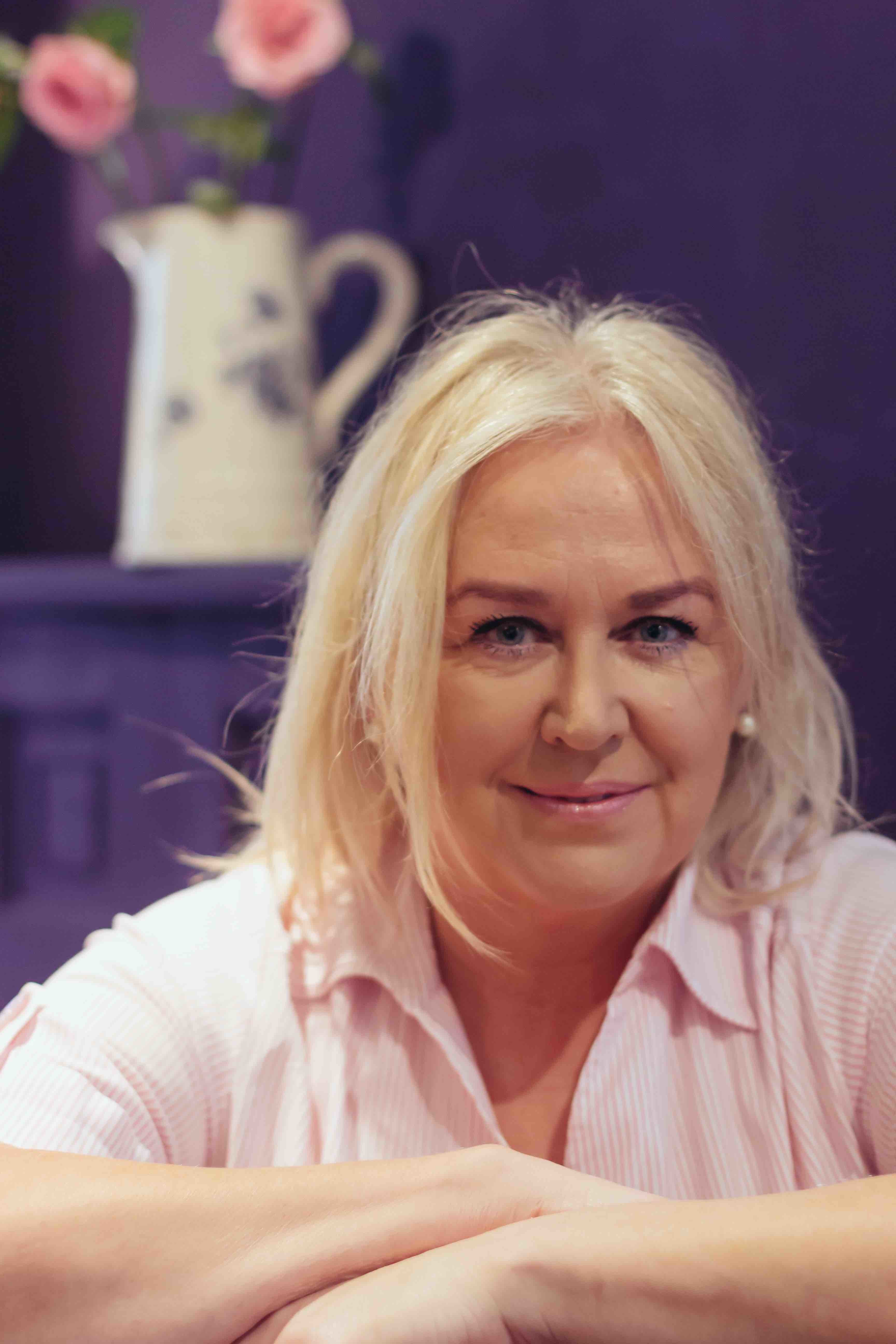 Amazon.co.uk: Angela Dyson: books, biography, latest update