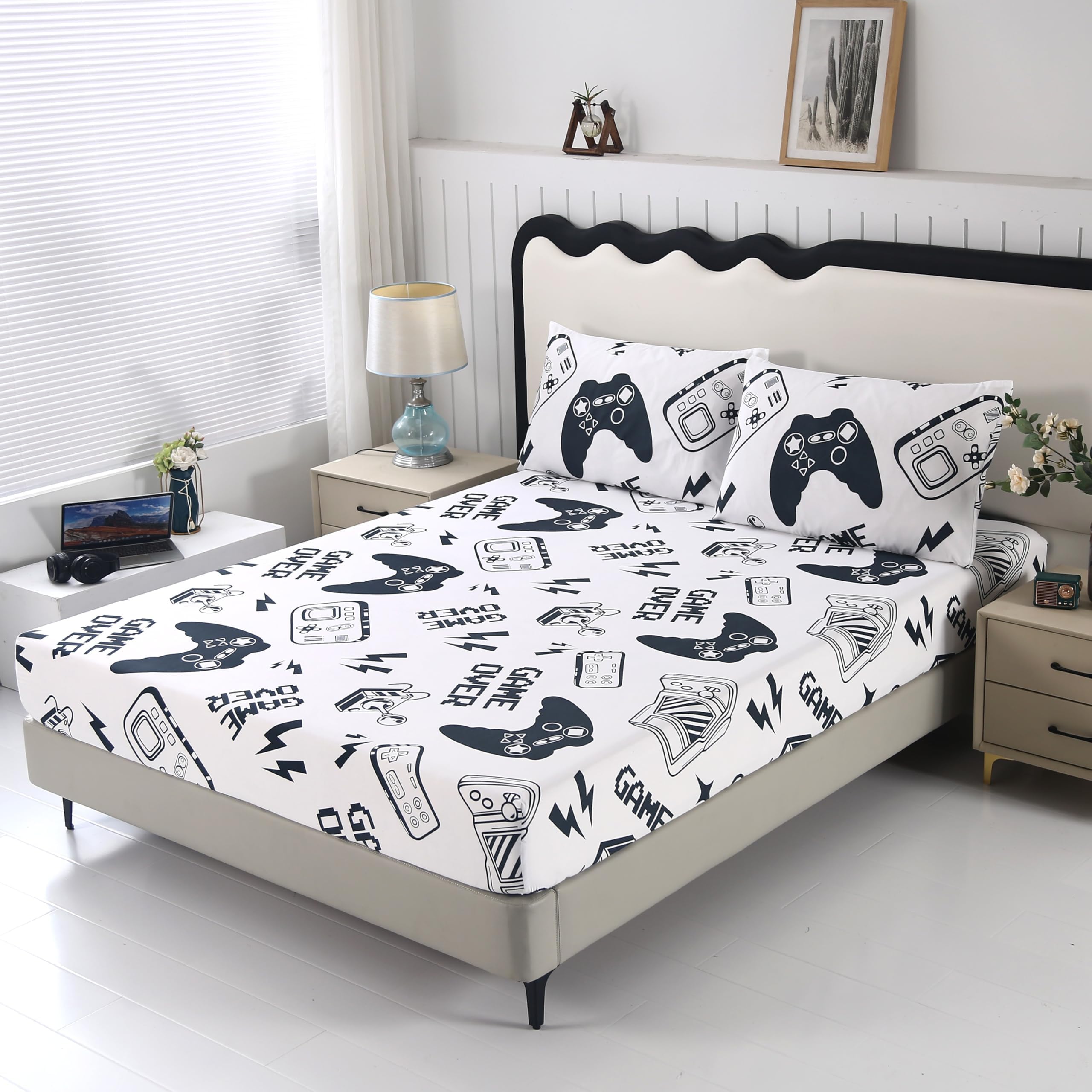 Amazon.com: Ambesonne Gamer Themed Home and Dorm Decor Bedding Set with ...