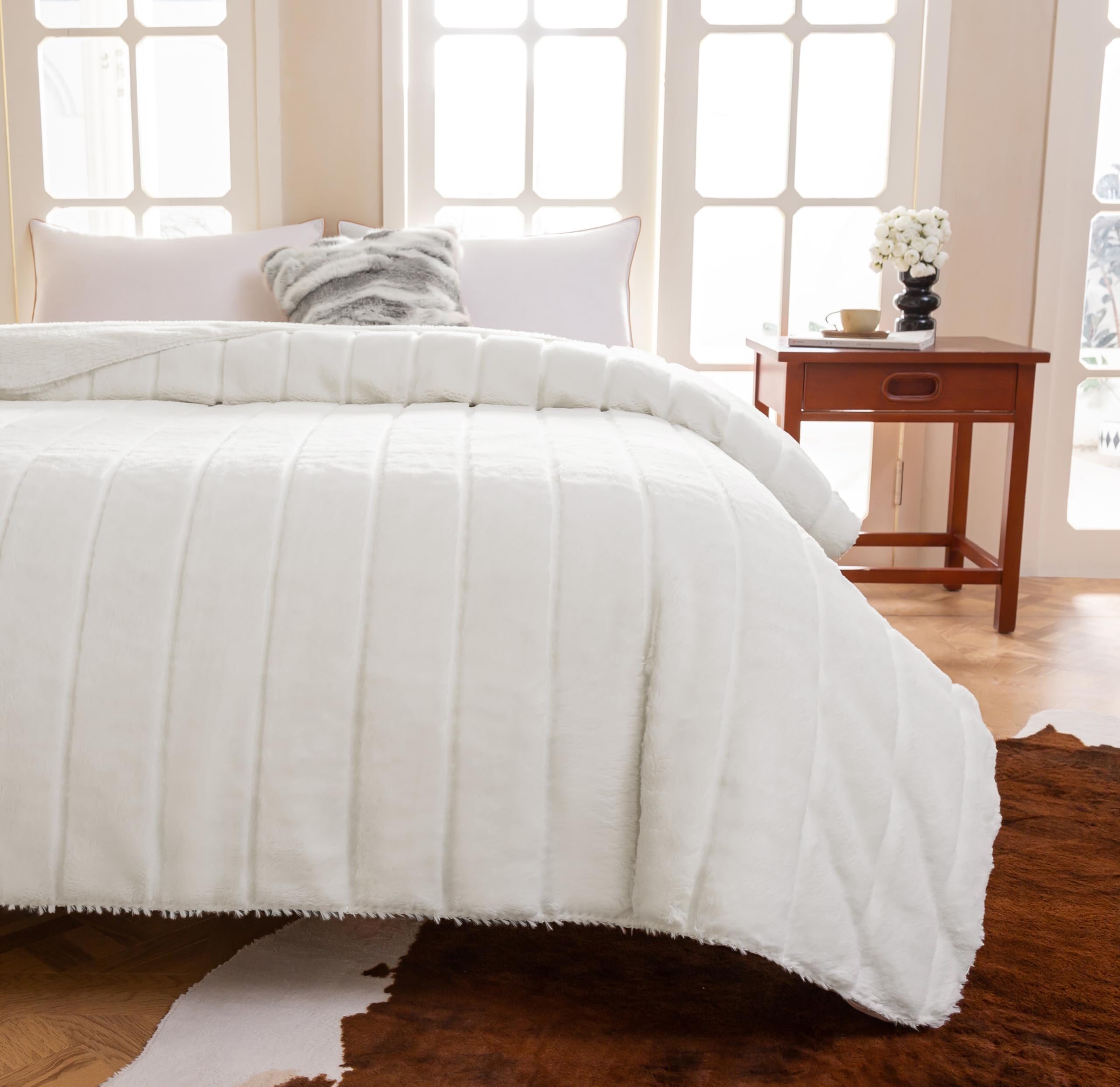 Amazon.com: COOVA Faux Rabbit Fur Blanket Queen Size 90x90 Inches,Cut ...