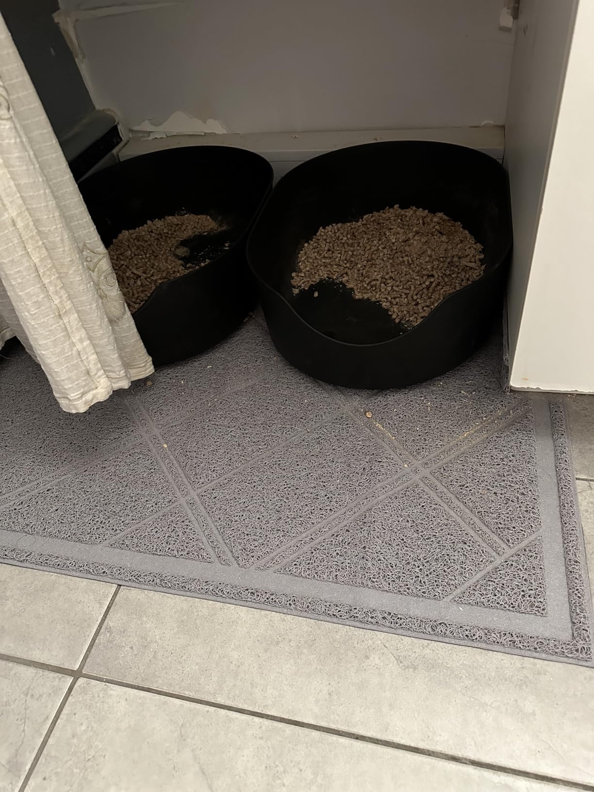 Amazon Basics Less-Mess Cat Litter Box Mat, 24 x 35 Inches, Brown ...