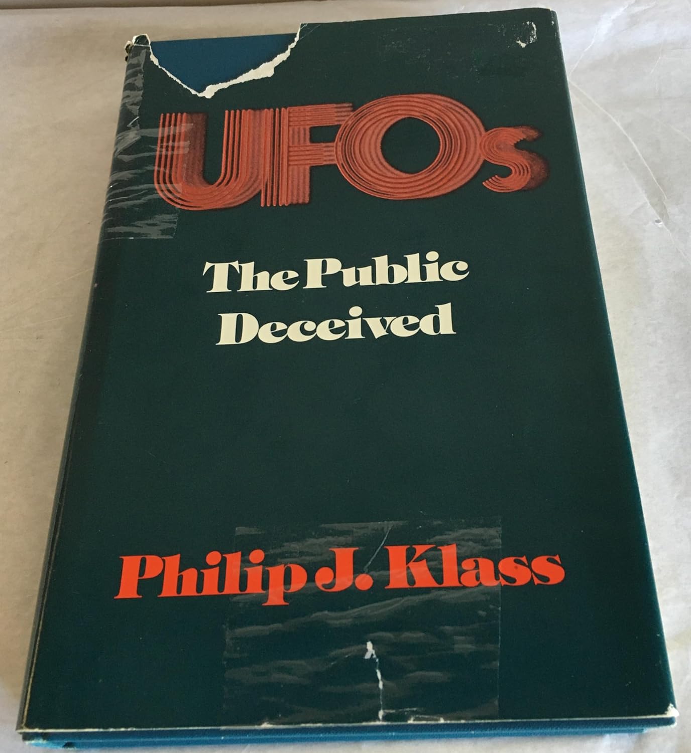 UFOs: The Public Deceived: Klass, Philip J.: Amazon.com: Books
