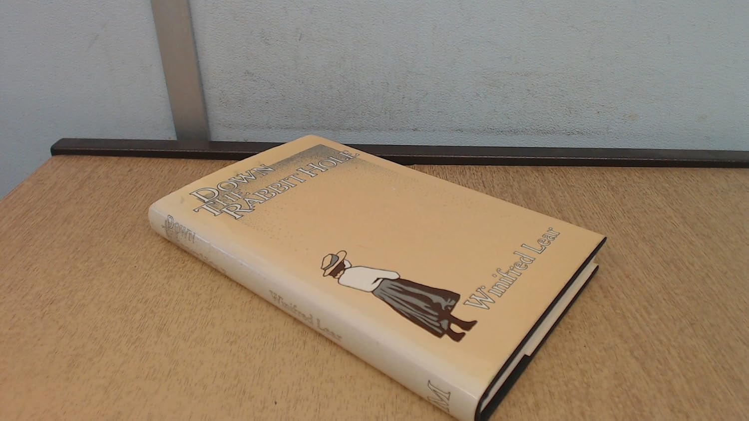 Down the rabbit hole: Lear Heap, Winifred: 9780333177518: Amazon.com: Books
