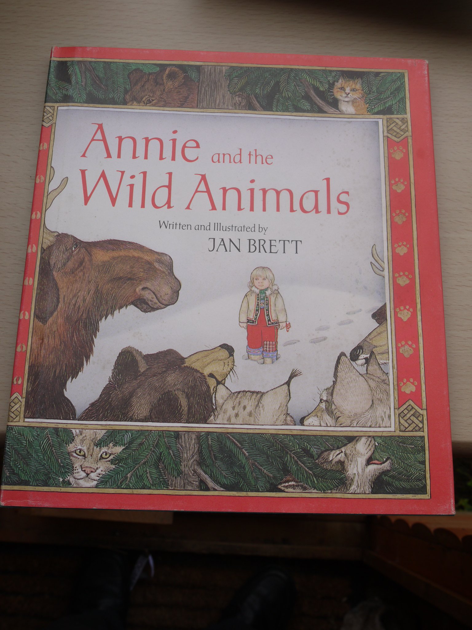 Annie and the Wild Animals: Jan Brett, Jan Brett: 0046442378000: Amazon ...