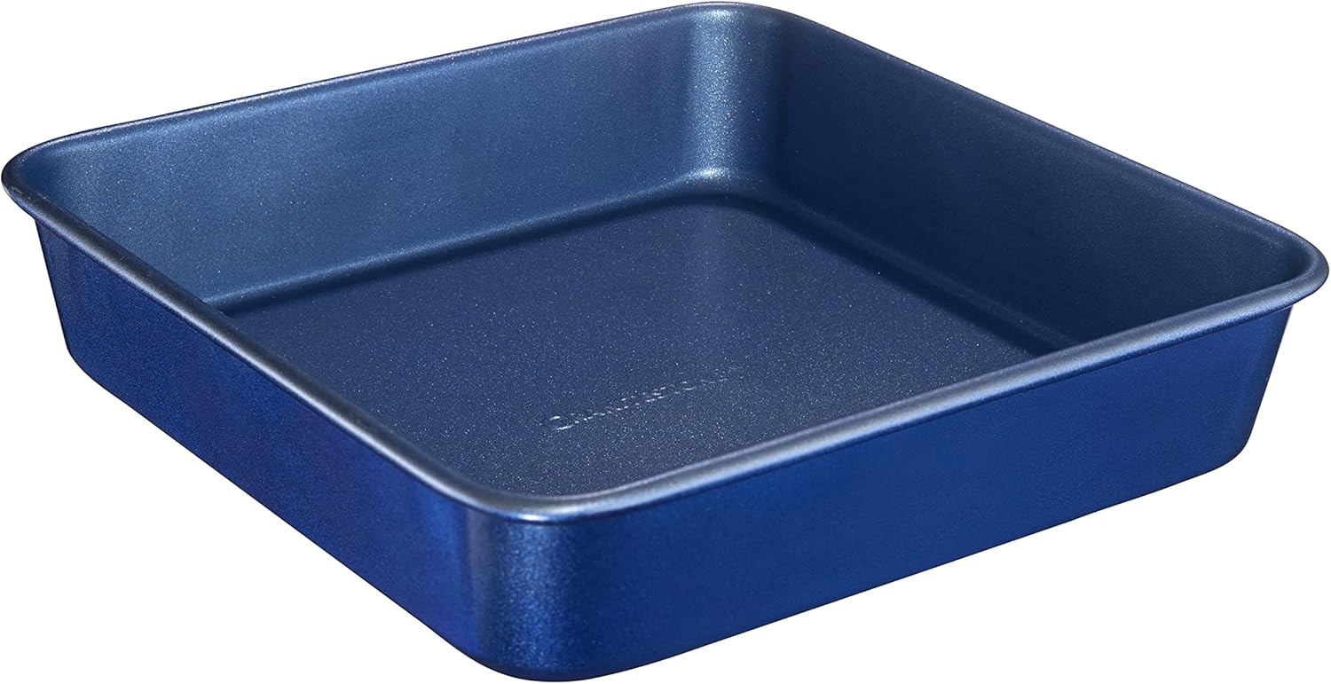 Nonstick square baking pan with even heating technology