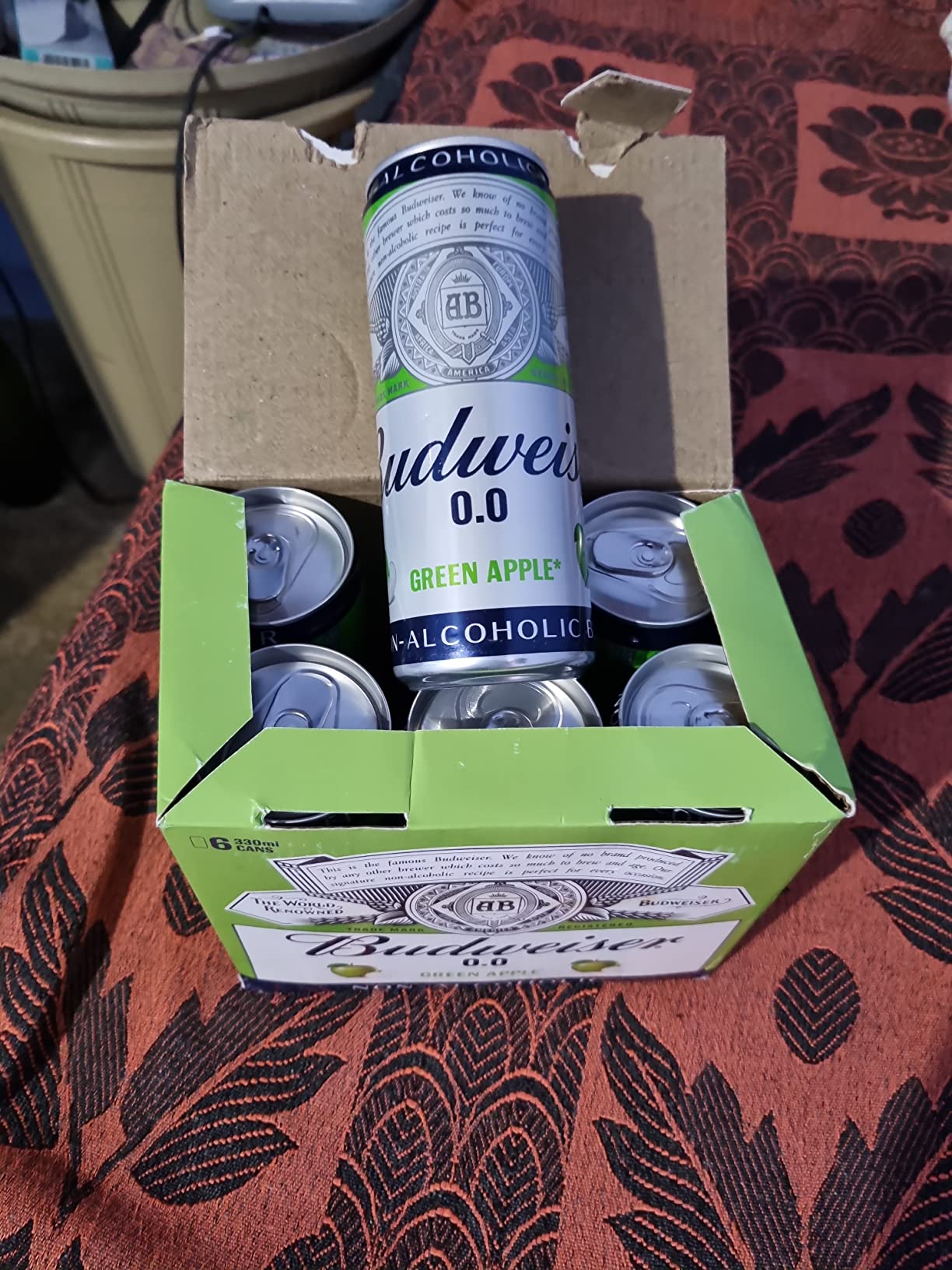 Budweiser 0.0 Non alcoholic Green Apple Can 330ml (Pack of 6) : Amazon ...