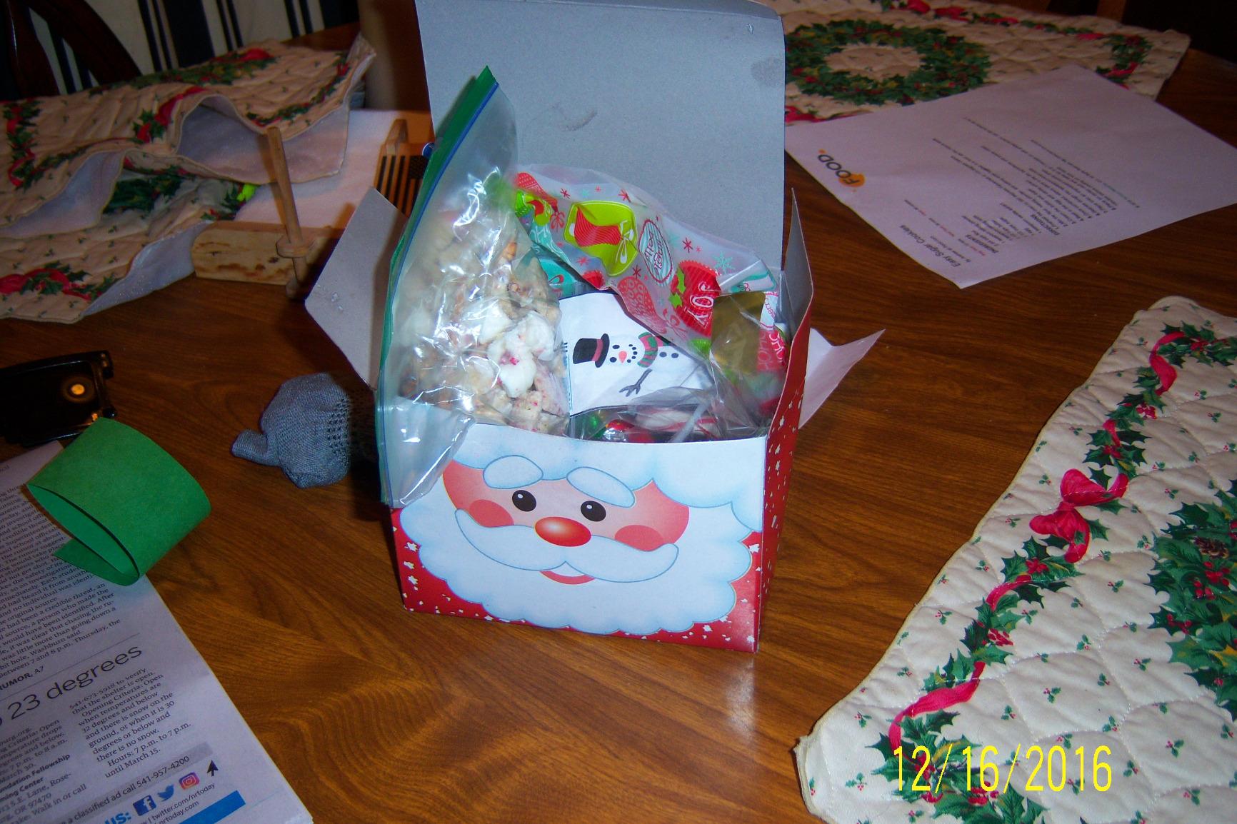 Amazon.com: 12 Cardboard Santa Gift Boxes : Health & Household