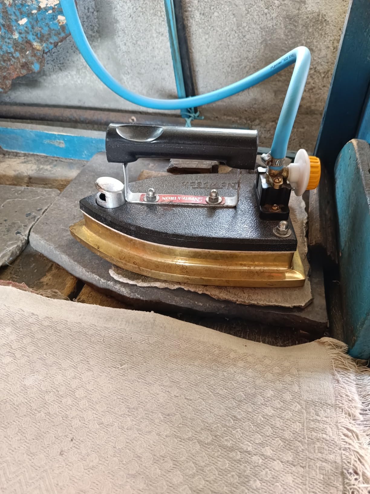 Buy LPG Gas Iron with Brass Base | Heavy-Duty 6.5kg High-Temperature ...
