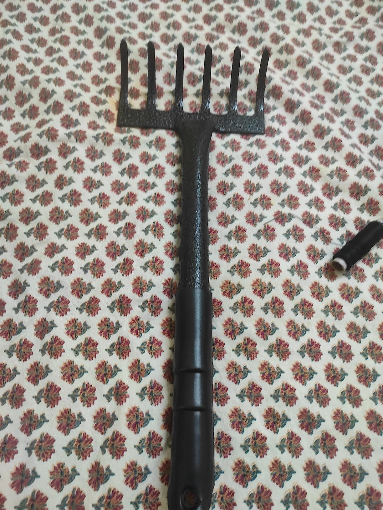 Tools Bae - Garden 6 Teeth Rake for Quick Clean Up of Lawn and Yard ...