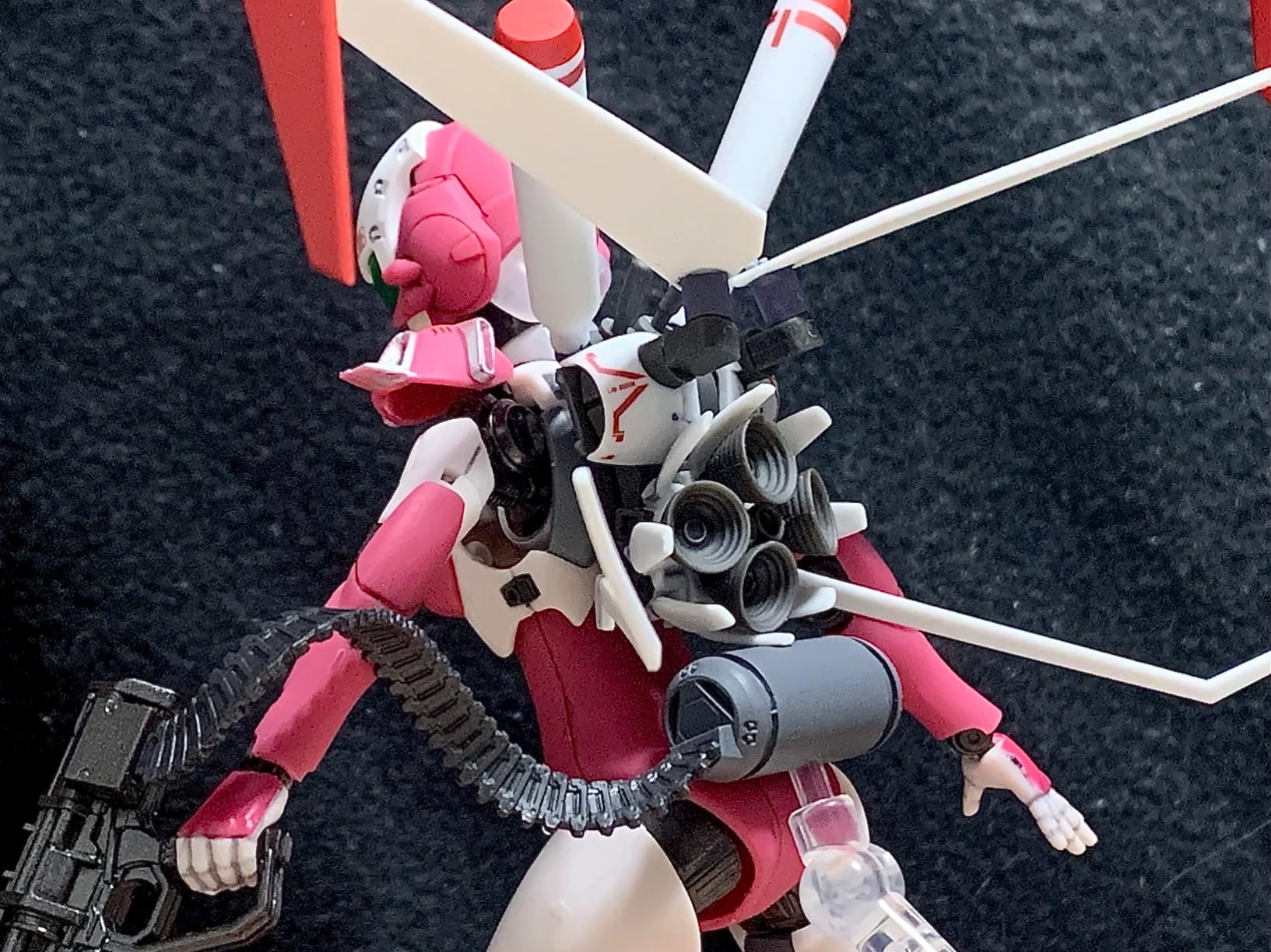 Amazon | MODEROID ARIEL＜エリアル＞ エリアル 飛行ユニット装備 ノンスケール PS&ABS製 組み立て式プラスチックモデル 再販分 | プラモデル 通販