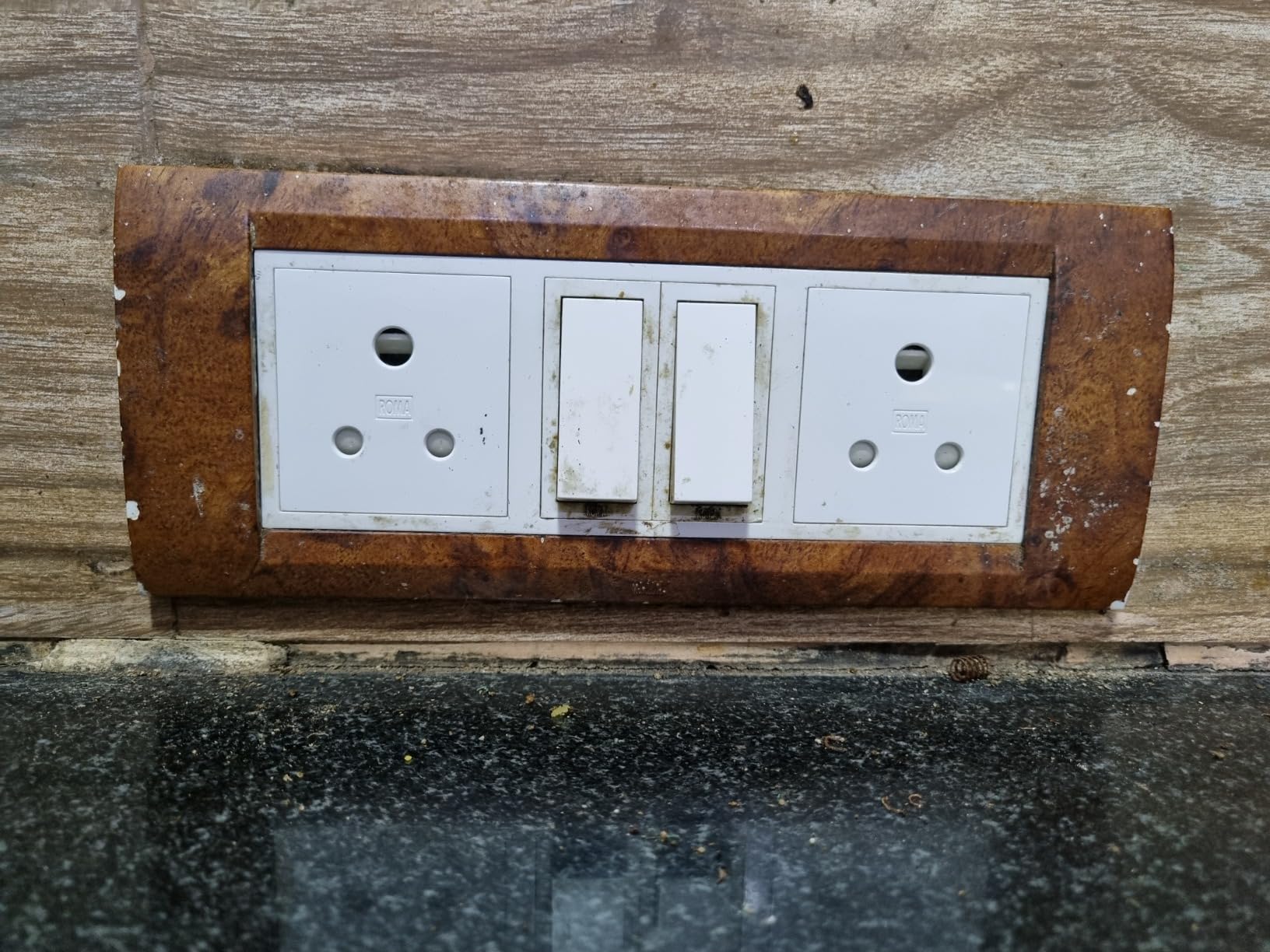 ANCHOR 13/10/6 A 240 V Polycarbonate Roma Combi Socket (Standard Size ...