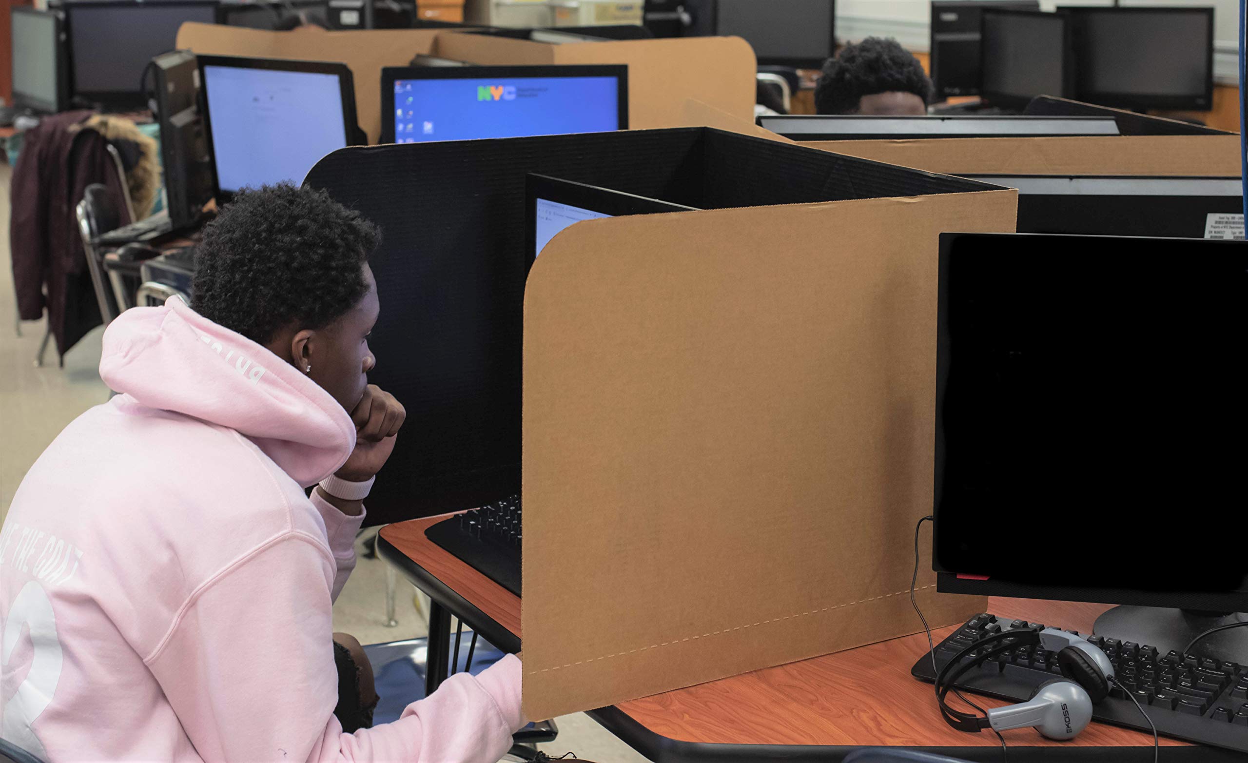 USA-Made Privacy Shields - (20-Pack) - 19" (H) x 26" (W) x 24" (D ...