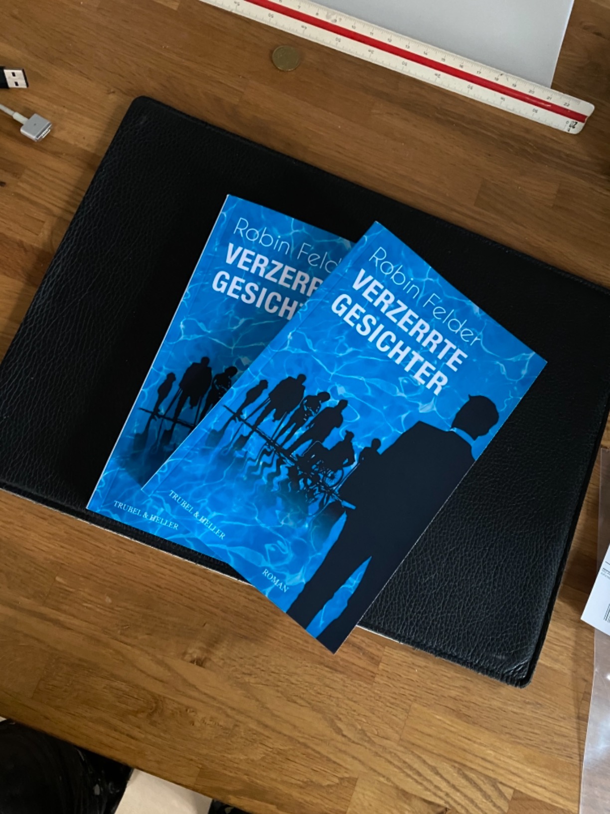 Verzerrte Gesichter : Felder, Robin: Amazon.de: Bücher