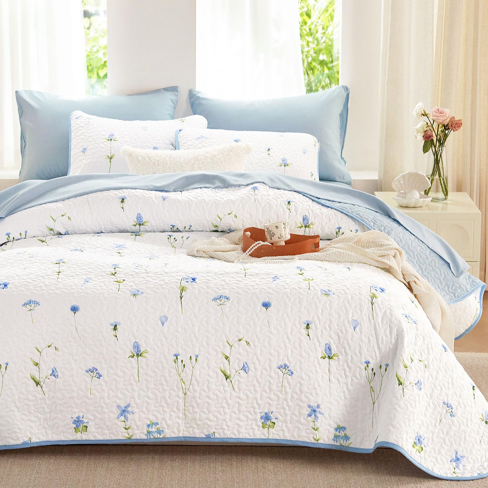Amazon.com: Wake In Cloud - Floral Quilt Set, Coquette Cottagecore ...