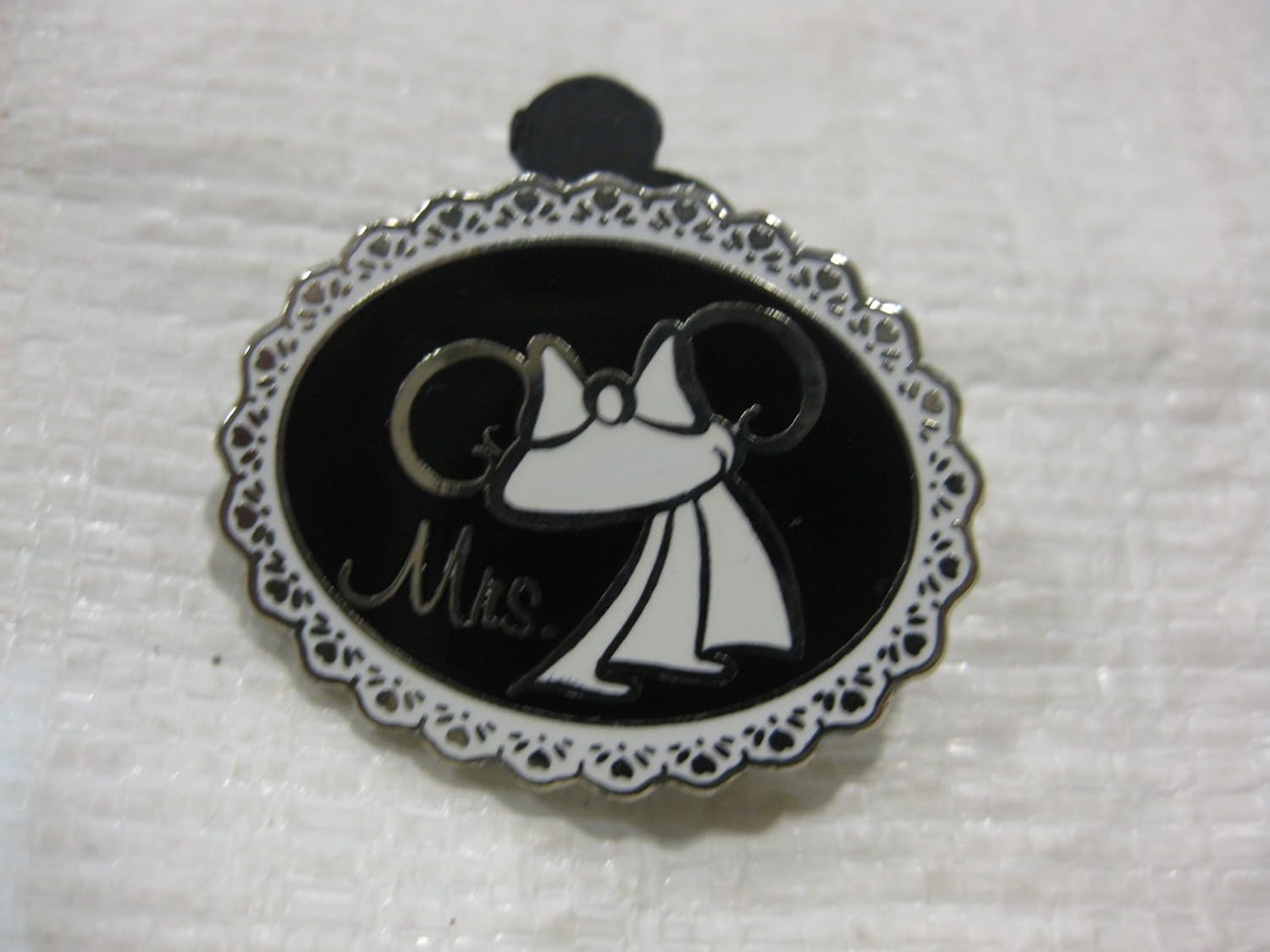 Amazon.com: Disney Pin Mrs. Minnie Bride Wedding Ears : Clothing, Shoes ...