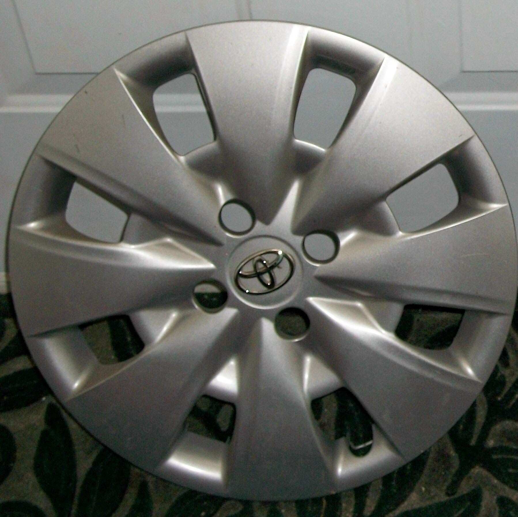 Amazon.com: Toyota Genuine 42621-02101 Wheel Cap : Automotive