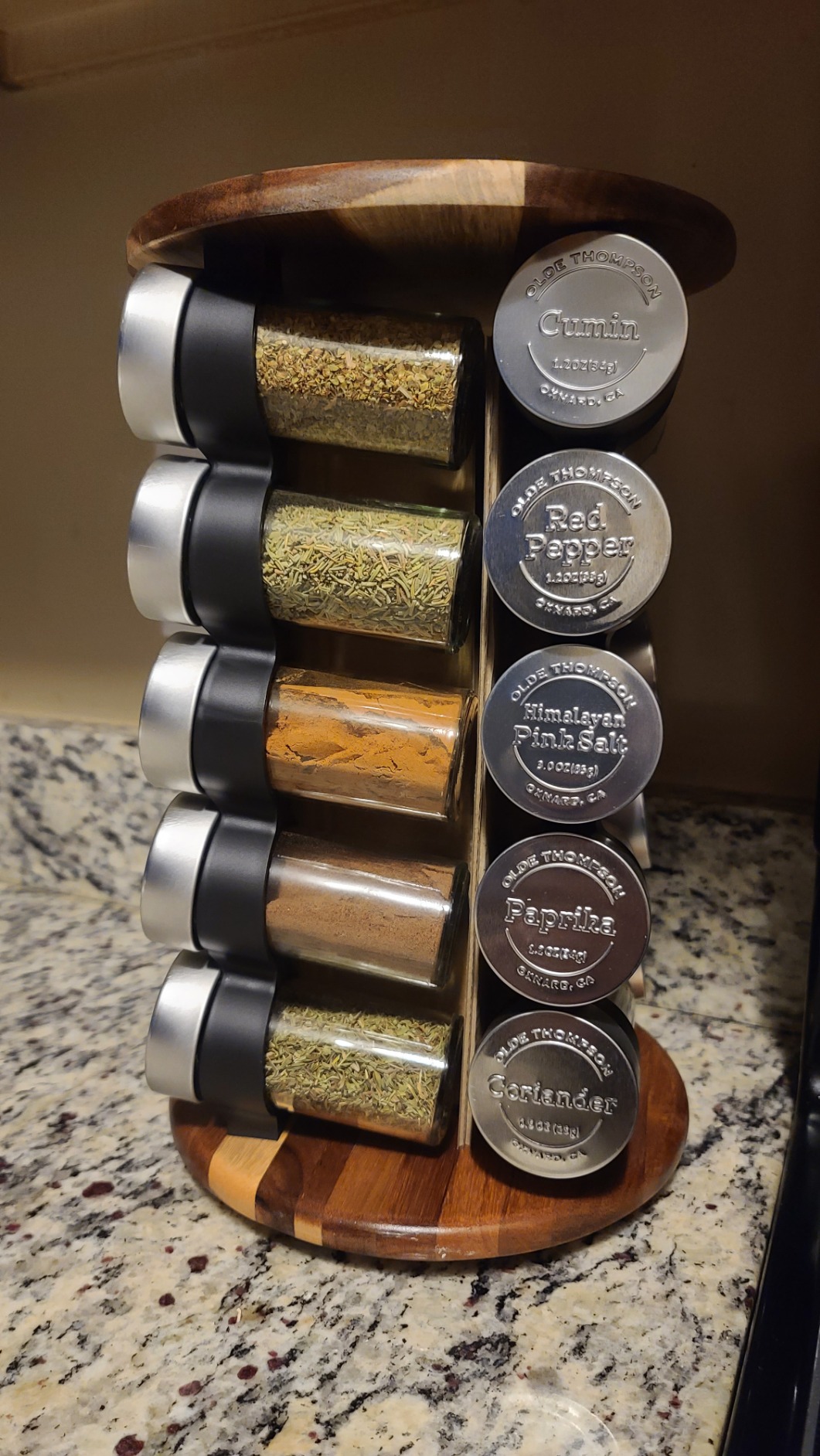 Amazon.com: Olde Thompson Rotating Rack 20 Jar Embossed Revolving Spice ...