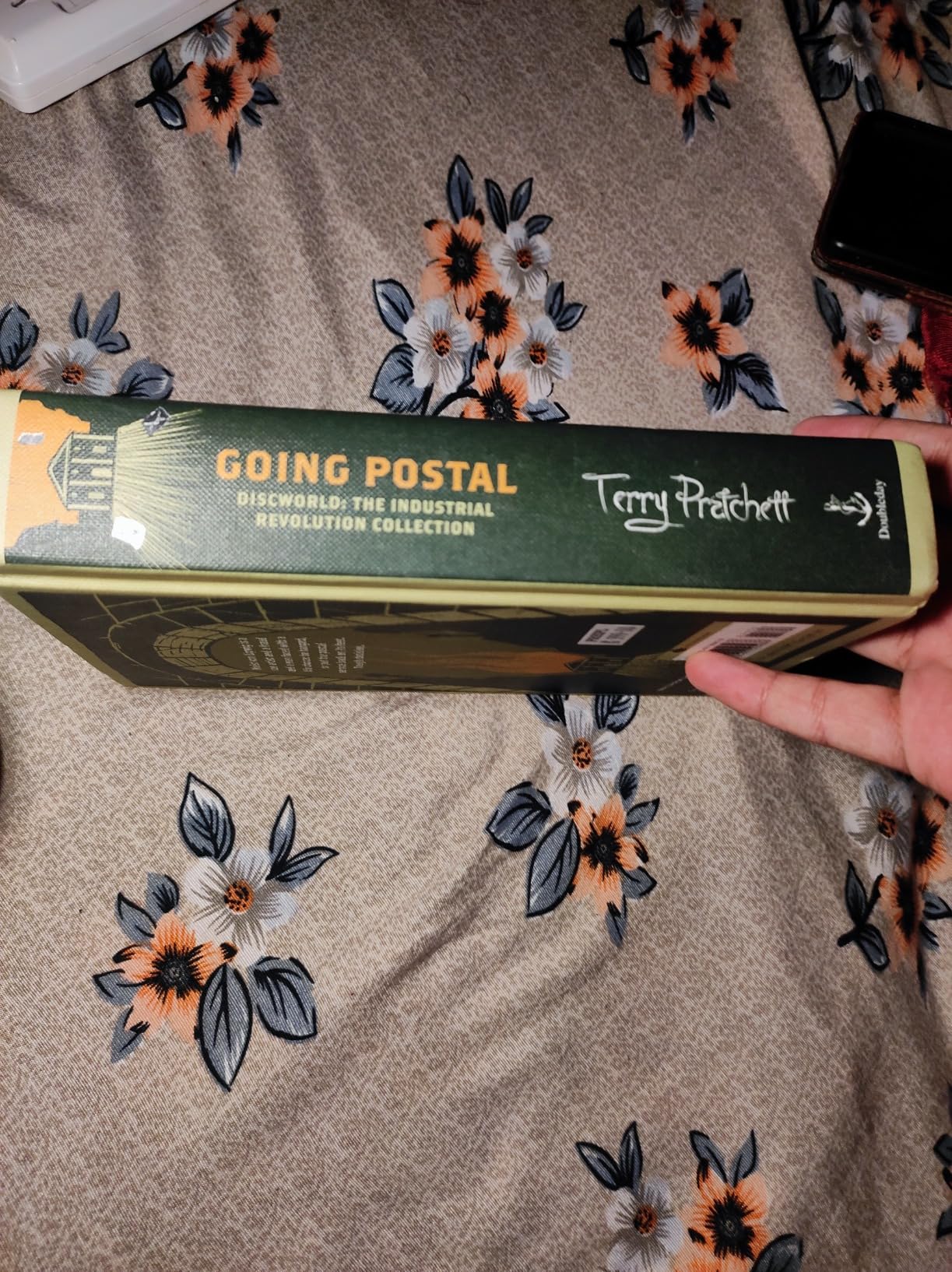 Going Postal: (Discworld Novel 33) : Pratchett, Terry: Amazon.in: Books