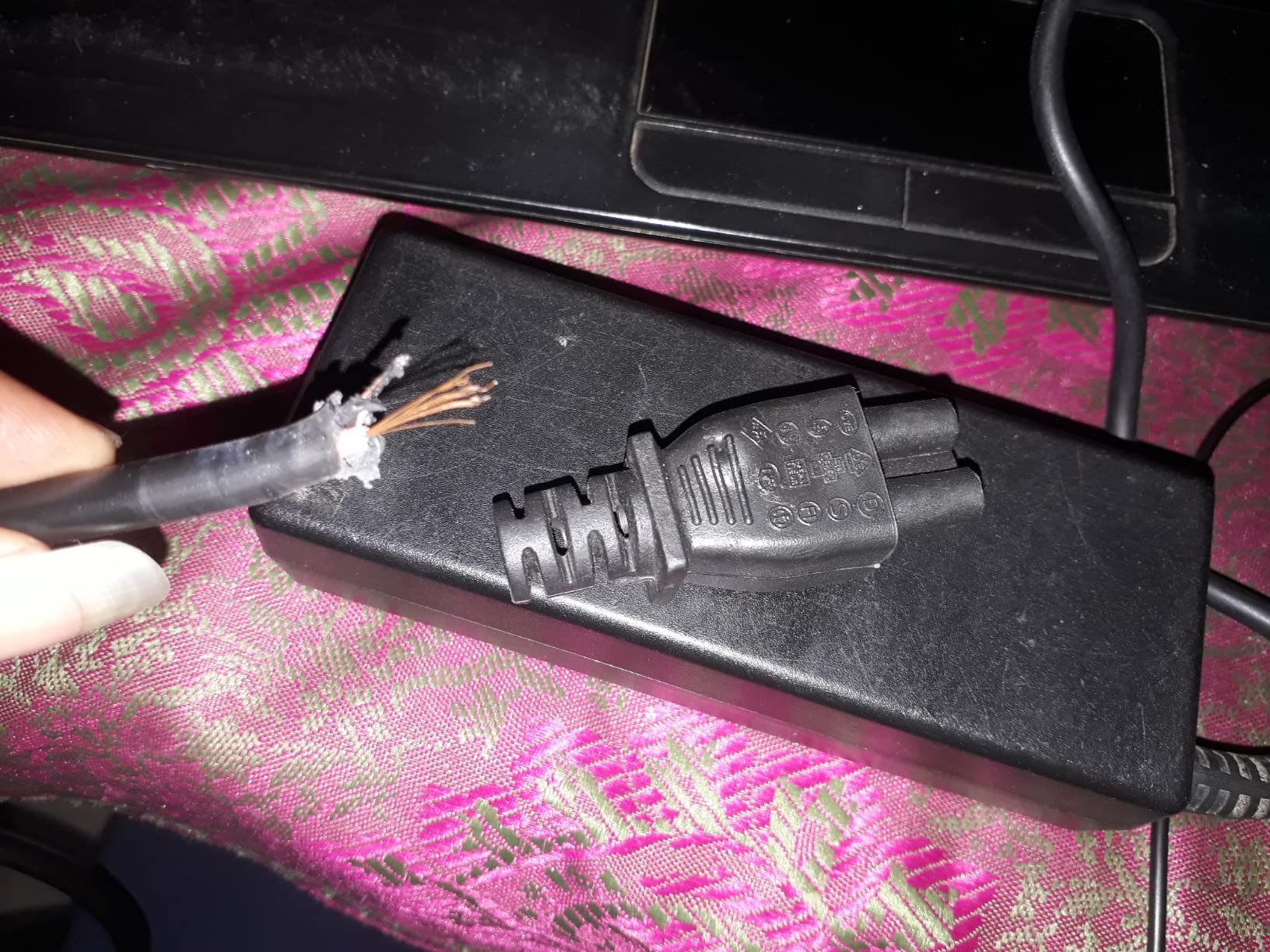 CARE 'N' TOUCH 1.5 Mtr. 3 Pin Laptop Charging Power Supply Cable ...