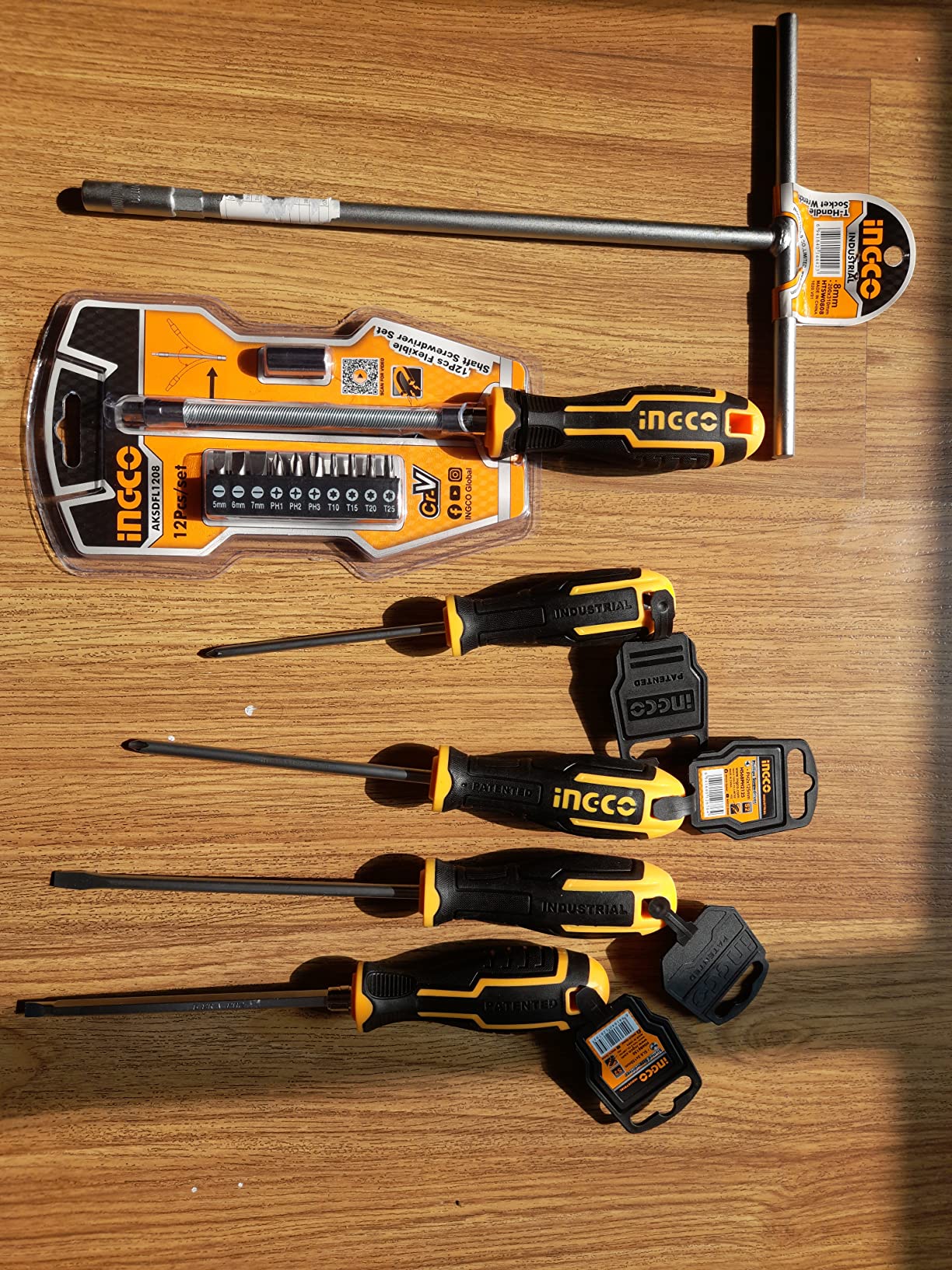 INGCO Screwdriver Set, Includes 2 Phillips Screwdriver, 1 Slotted ...