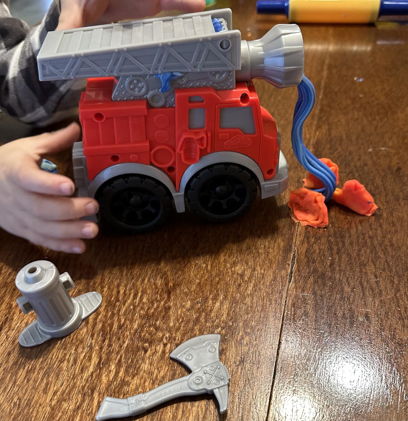 Amazon.com: Play-Doh Wheels Fire Engine Playset with 2 Non-Toxic ...