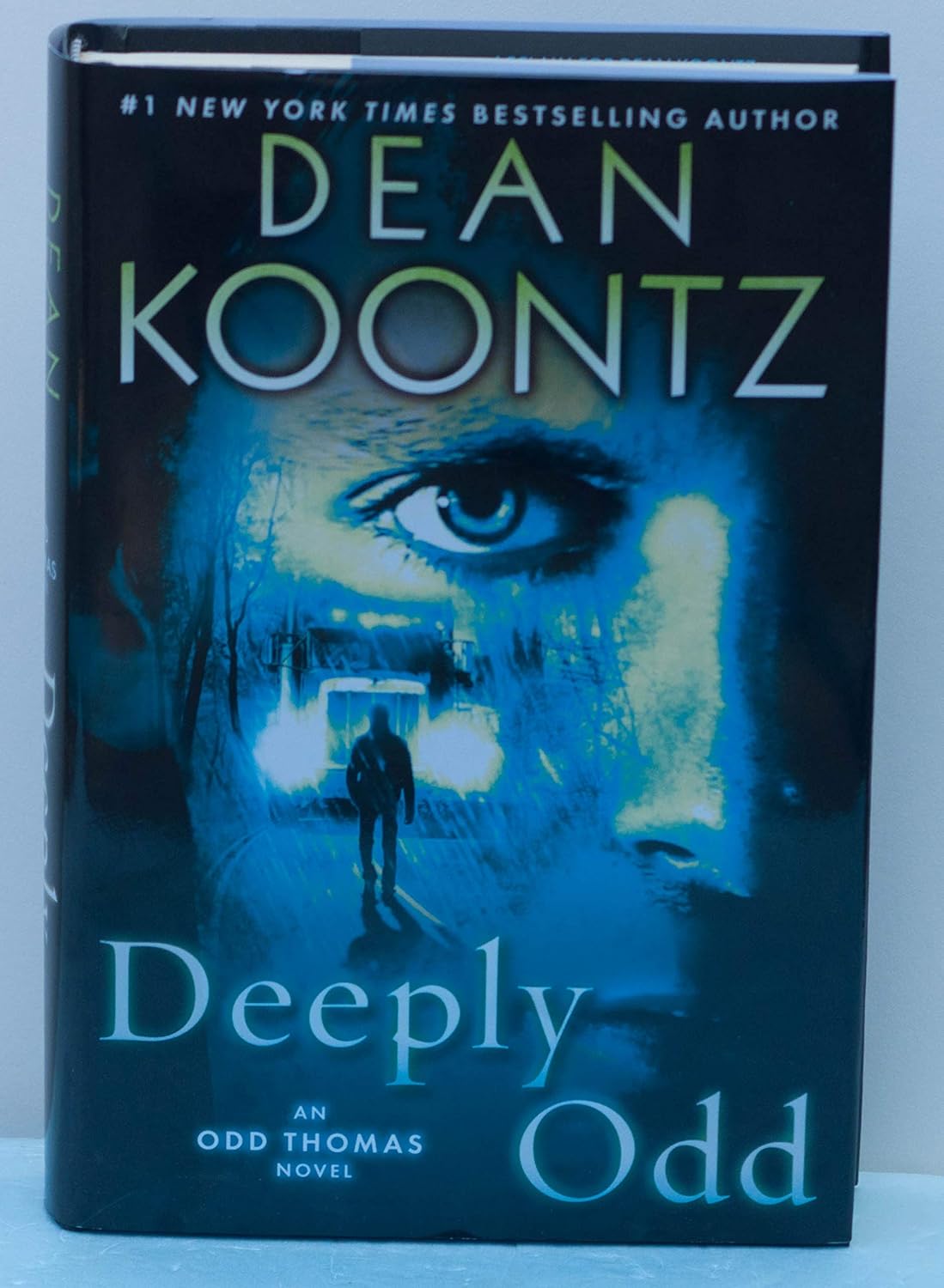 Amazon.com: Deeply Odd: 9780553807738: Koontz, Dean: Books