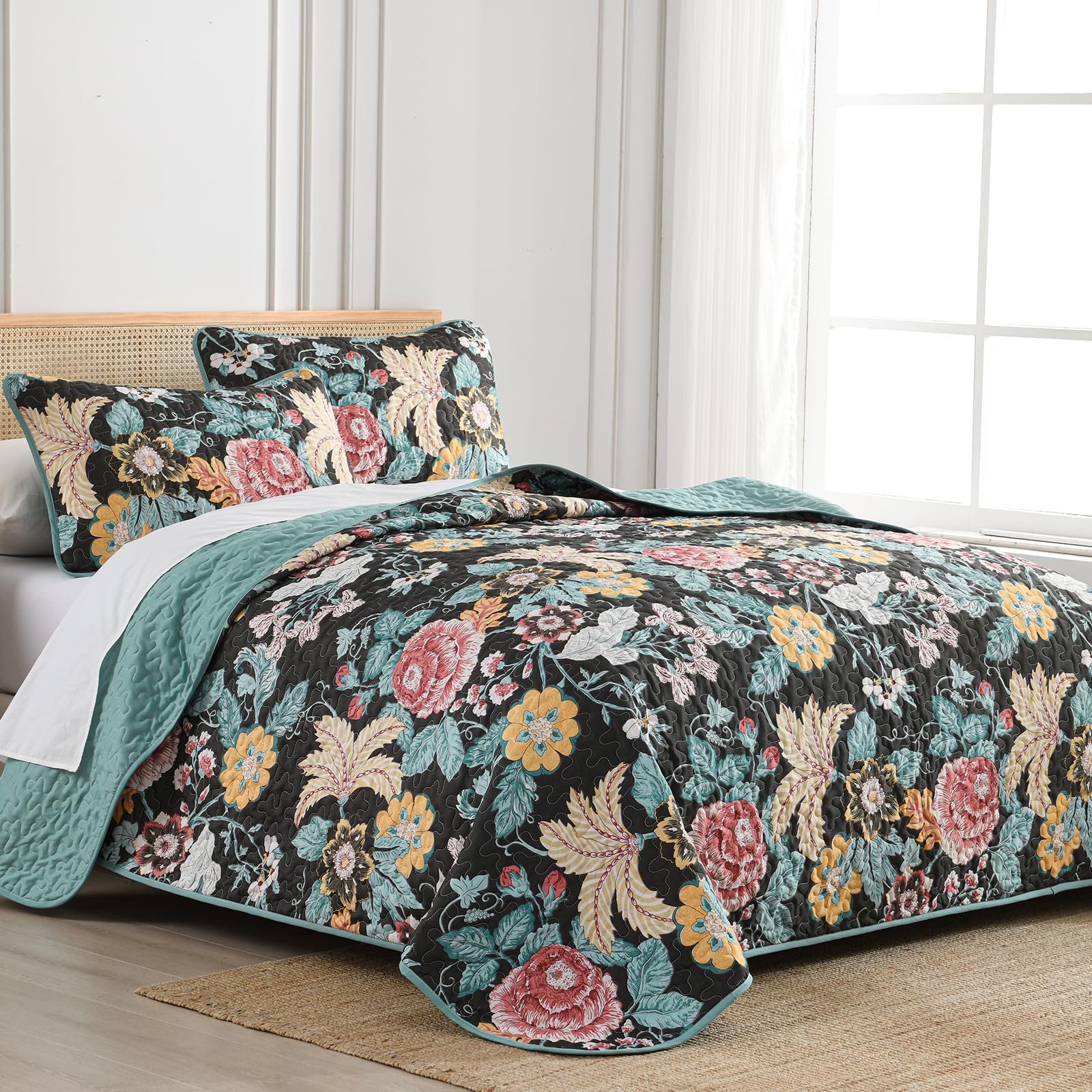 Amazon.com: Luxudecor Floral Quilt Set Queen Size 3 Pieces Vintage ...