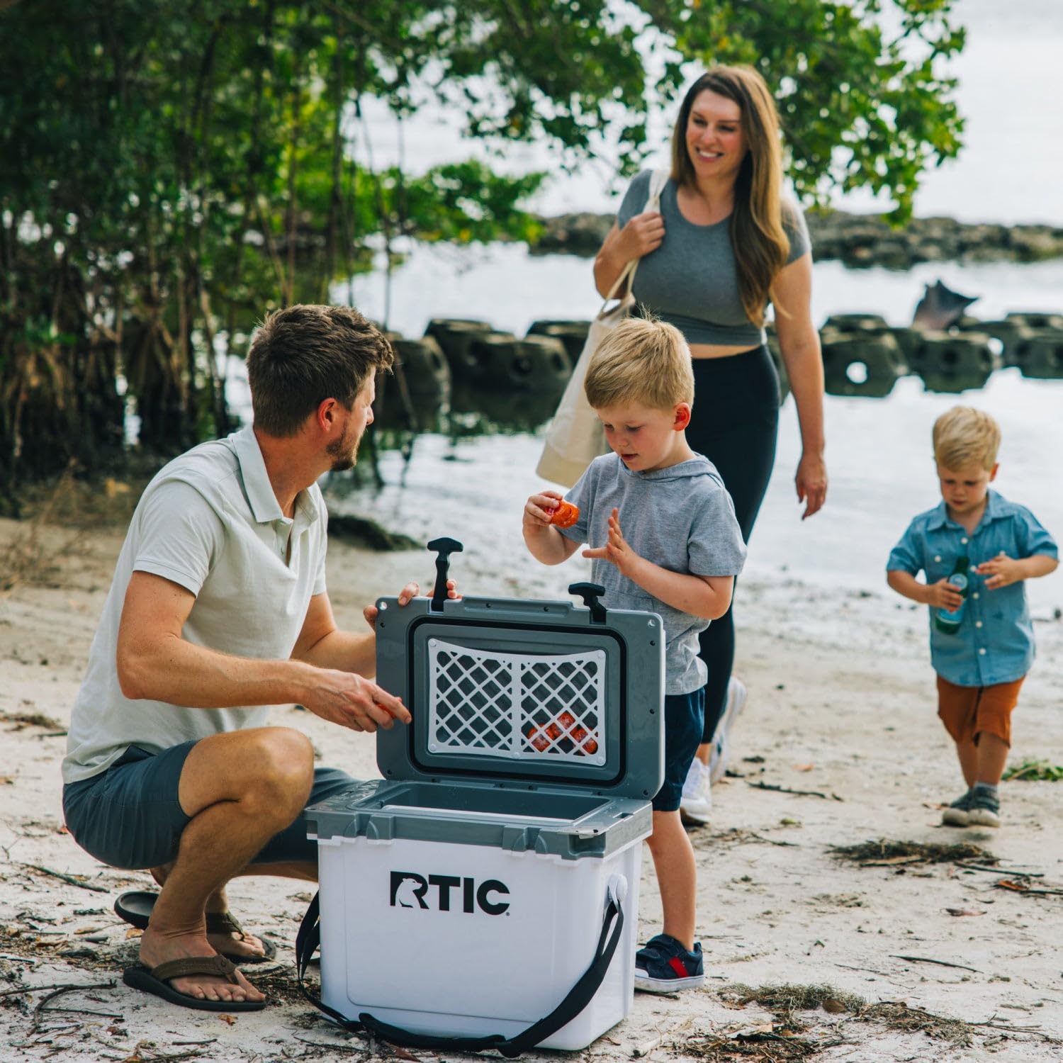 Snapklik.com : RTIC Ultra-Light 22 Quart Hard Cooler Insulated Portable ...
