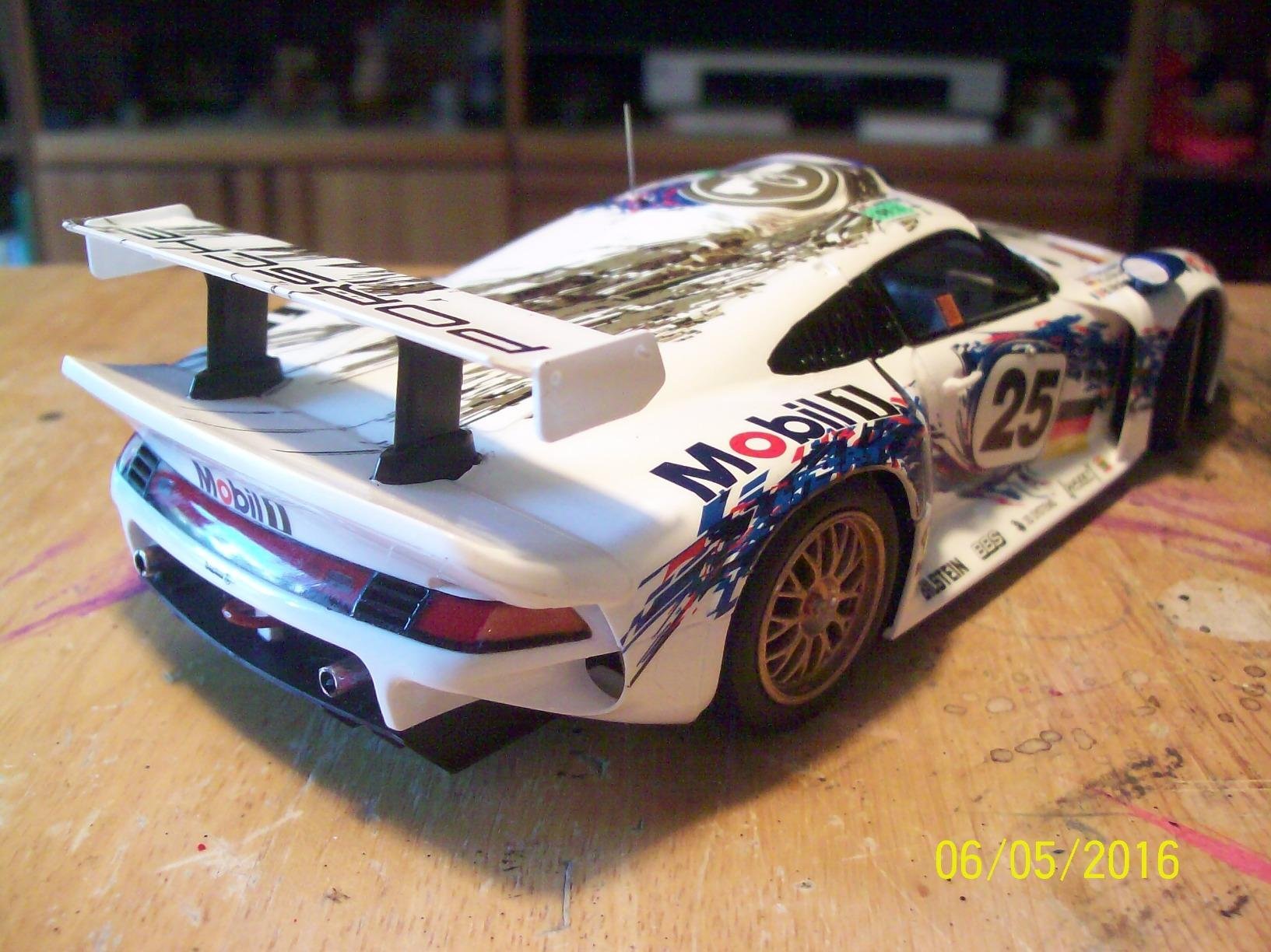 Amazon.com: Tamiya 24186 Porsche 911 GT1 1:24 Scale Model Kit : Arts ...