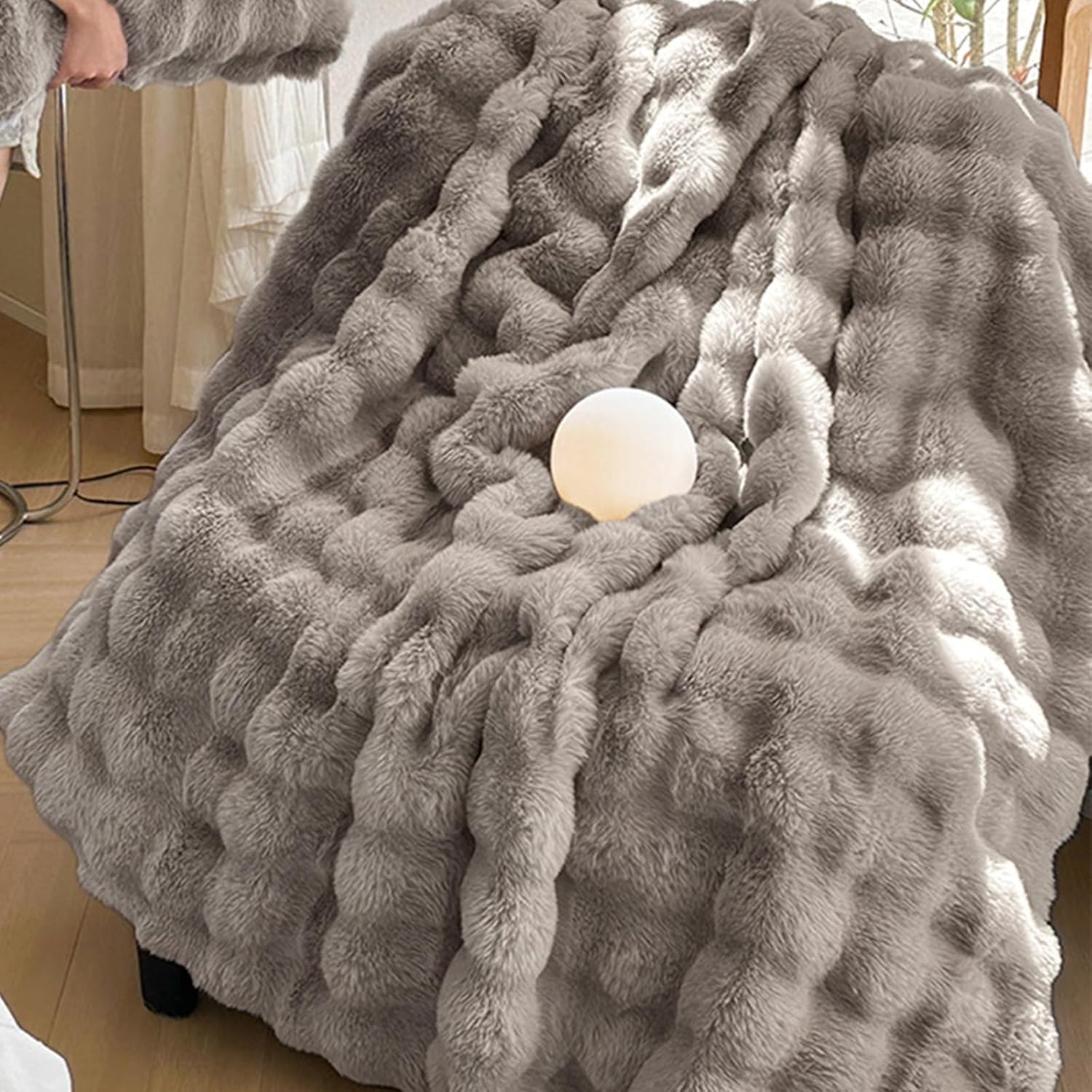 Amazon.com: Ultra Soft Fluffy Bunny Blanket, Faux Rabbit Fur Blanket ...