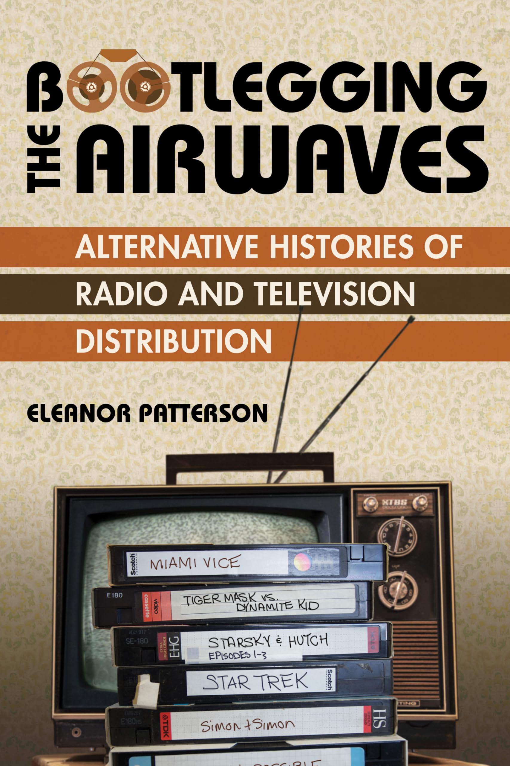 Amazon.com: Bootlegging the Airwaves: Alternative Histories of Radio ...