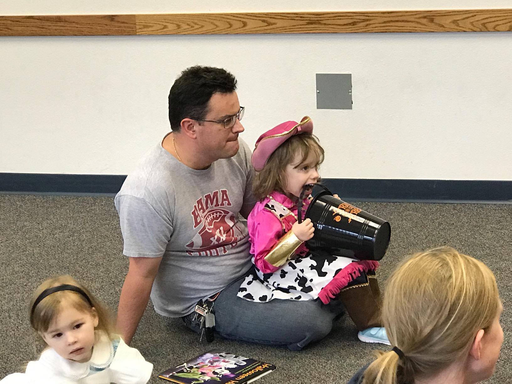 Halloween Hustle: Charlotte Gunnufson: 9780545800624: Amazon.com: Books