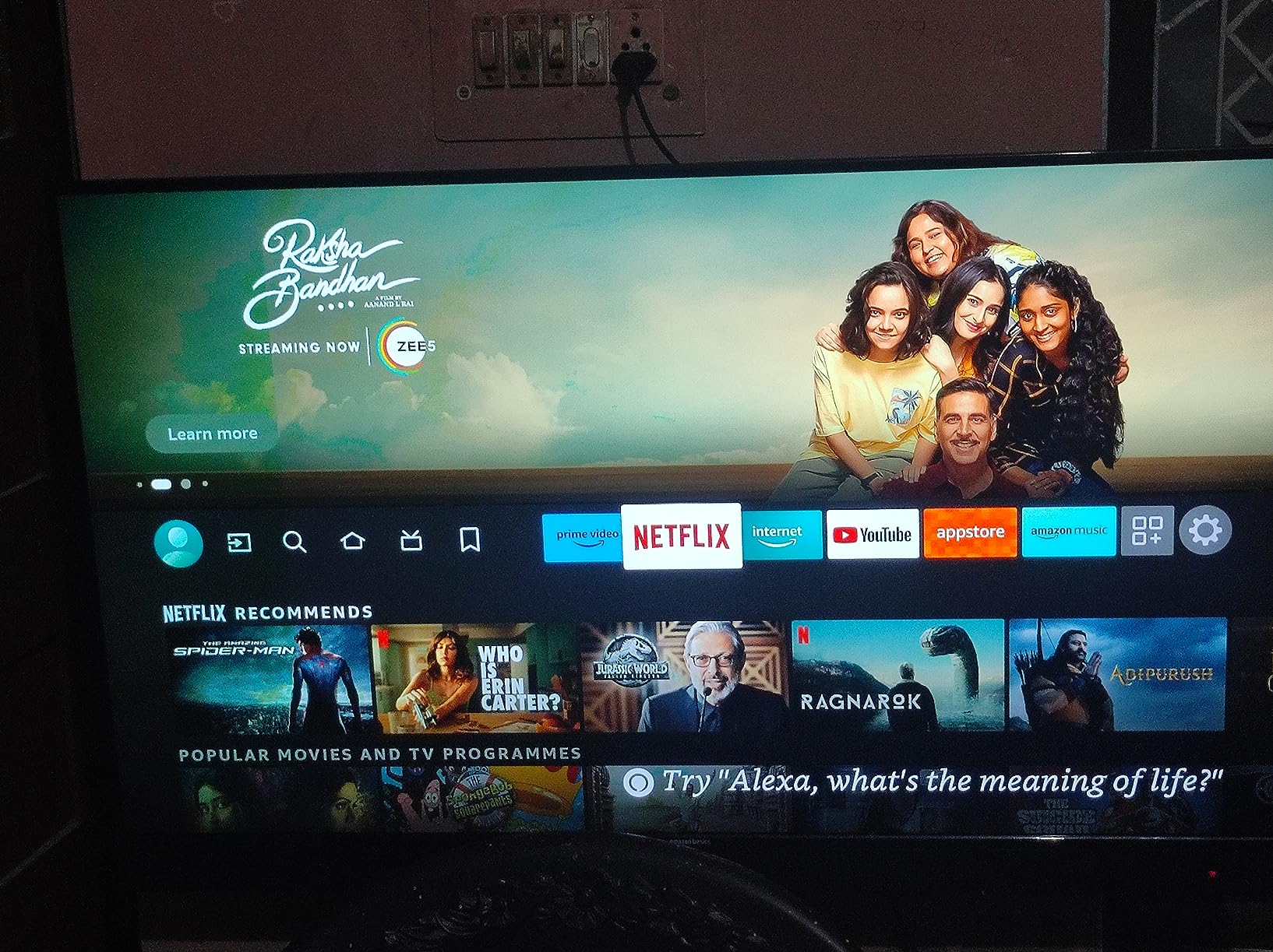 AmazonBasics 81cm (32 inches) Fire TV Edition HD Ready Smart LED TV ...