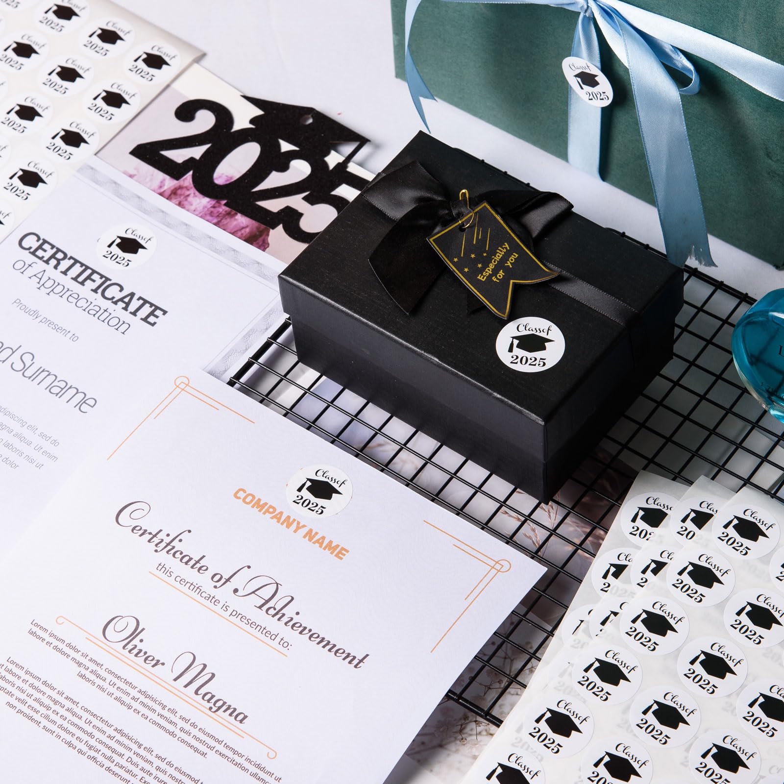 Snapklik.com : 720 Pcs Class Of 2025 Graduation Stickers Labels Black ...